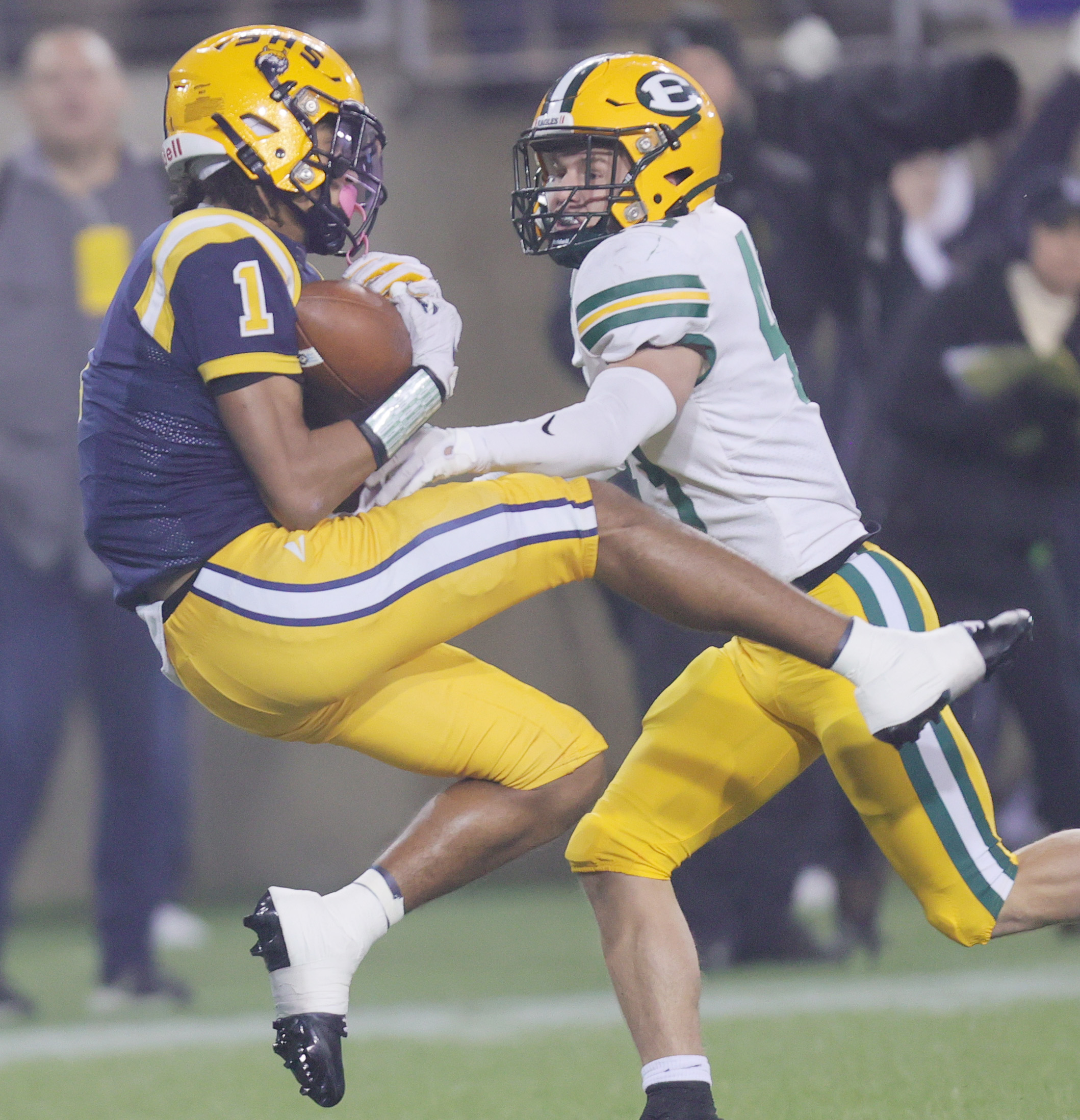 High school football D1 Championship: St. Edward vs. Springfield ...