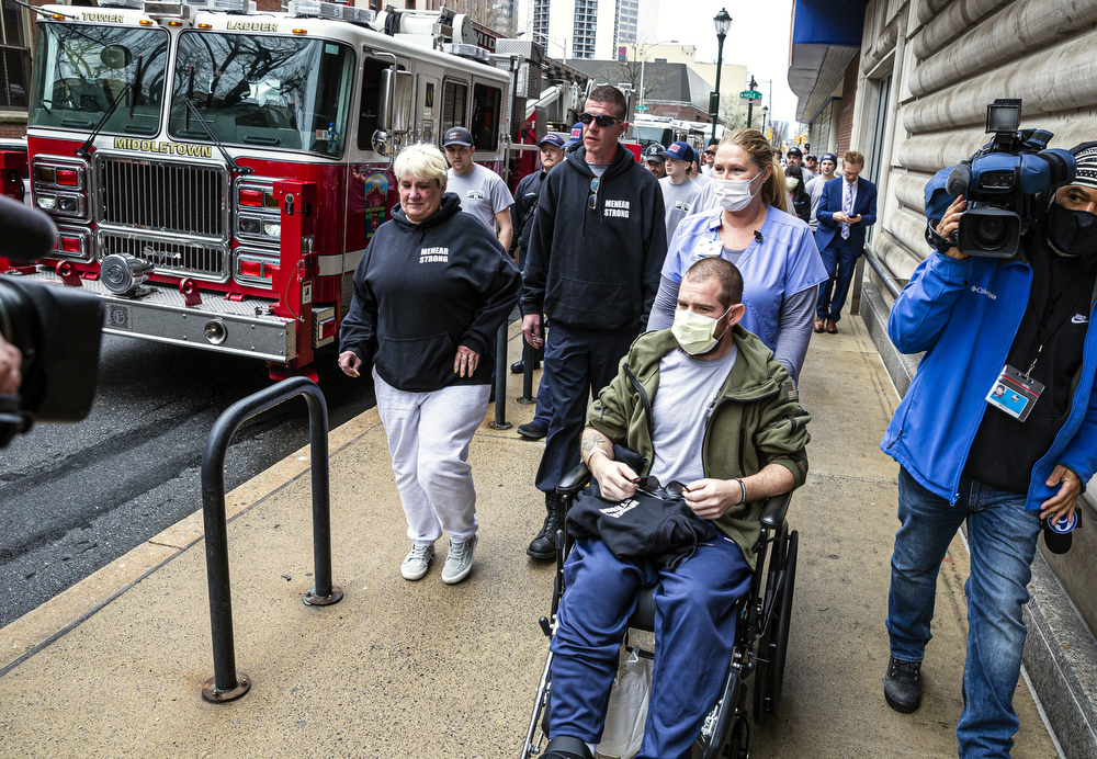 Middletown firefighter Shawn Menear gets hero’s homecoming - pennlive.com