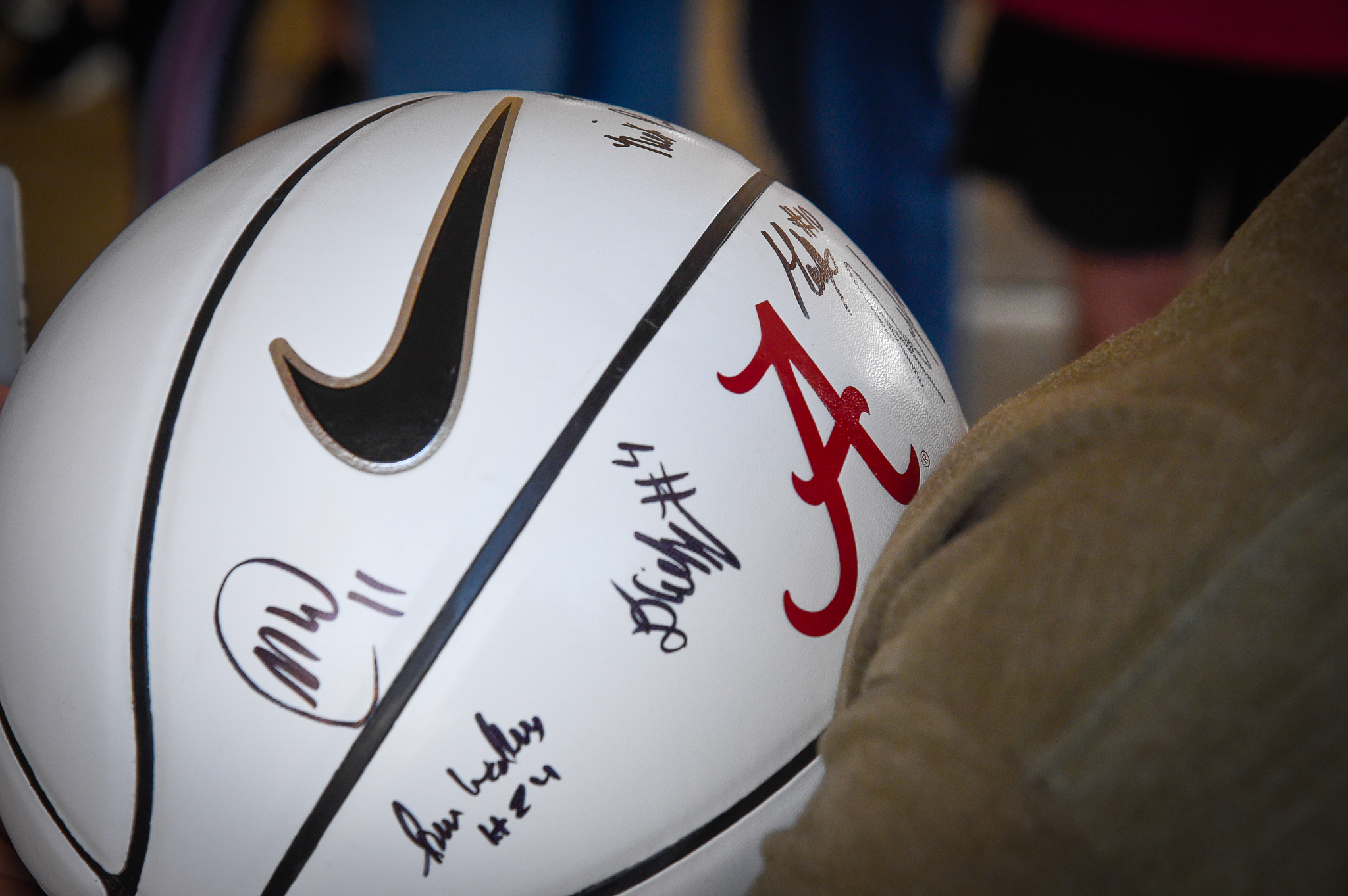 Alabama Basketball Final Four Airport 2024 - al.com