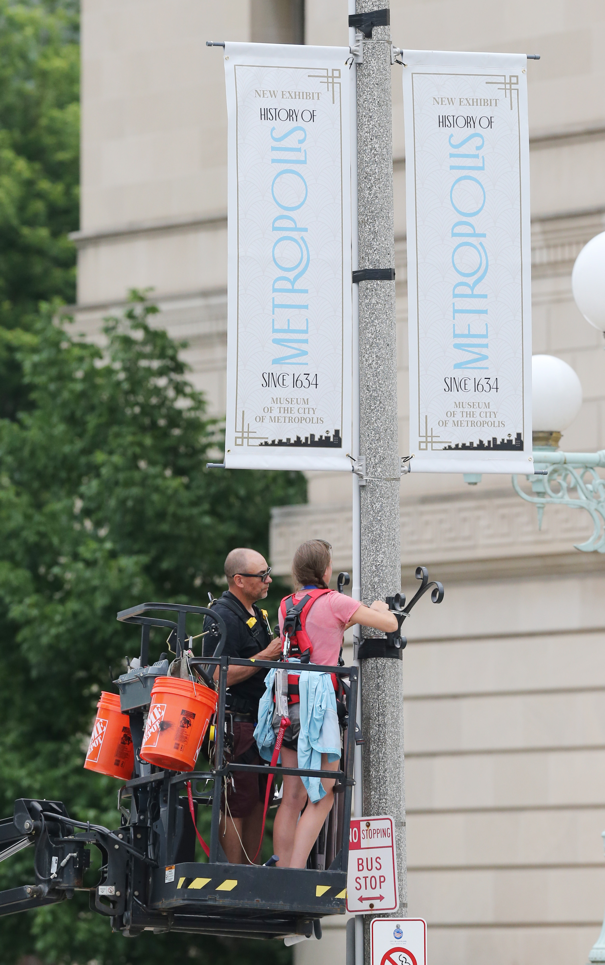 Filming continues on set of Superman in downtown Cleveland, June 25 ...