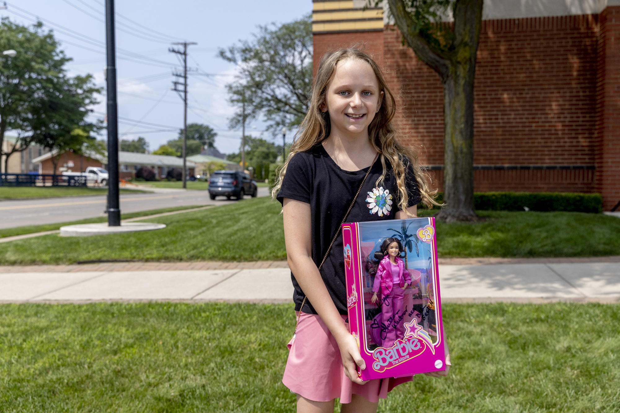 Gov. Gretchen Whitmer autographs look-alike Barbie doll for Michigan ...