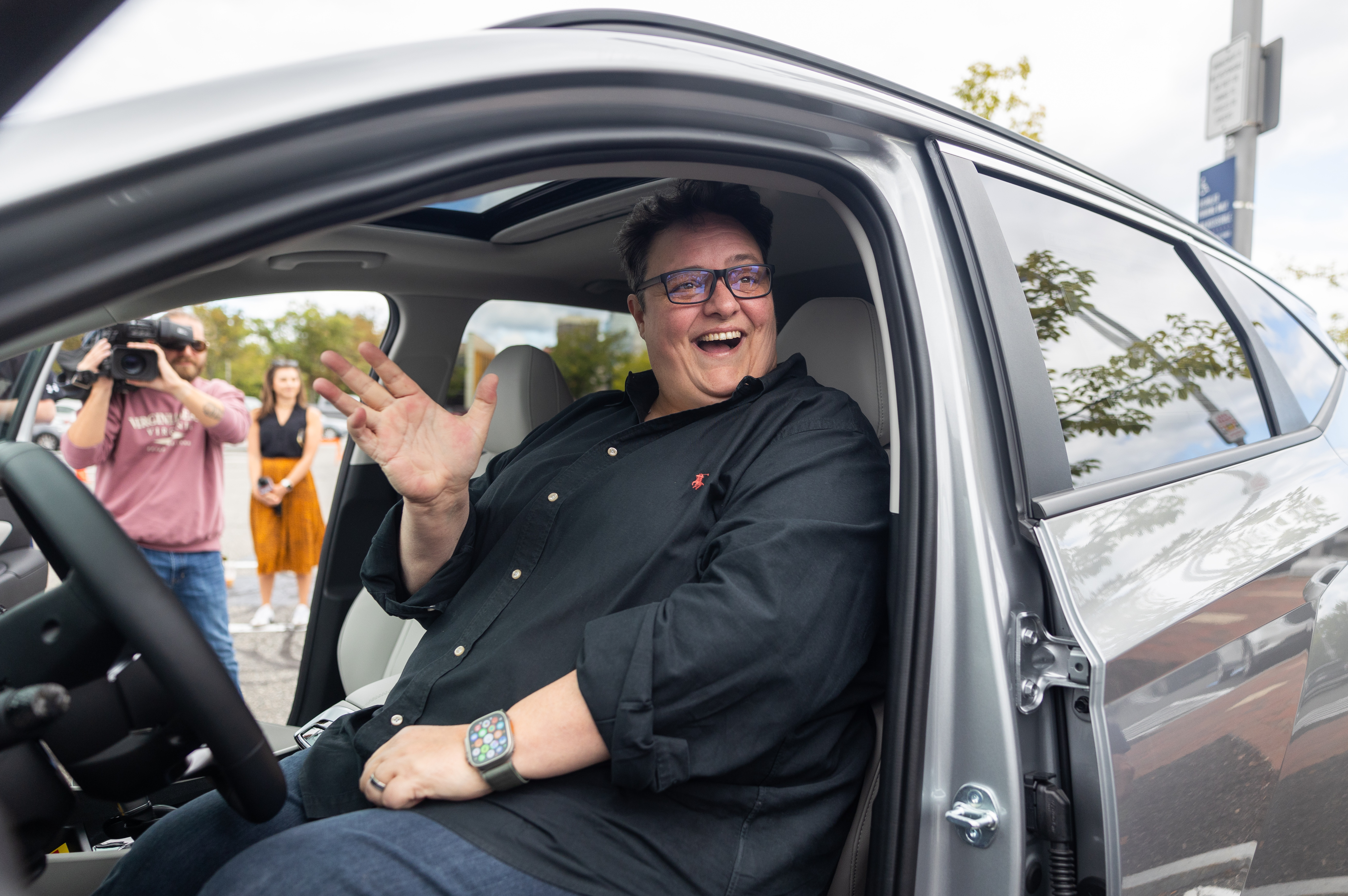 Comedian Jess Miller selected as the winner in Hyundai Salute to Heroes ...