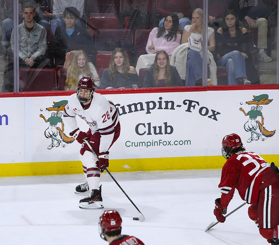 UMass Hockey vs Harvard 11/22/24 - masslive.com