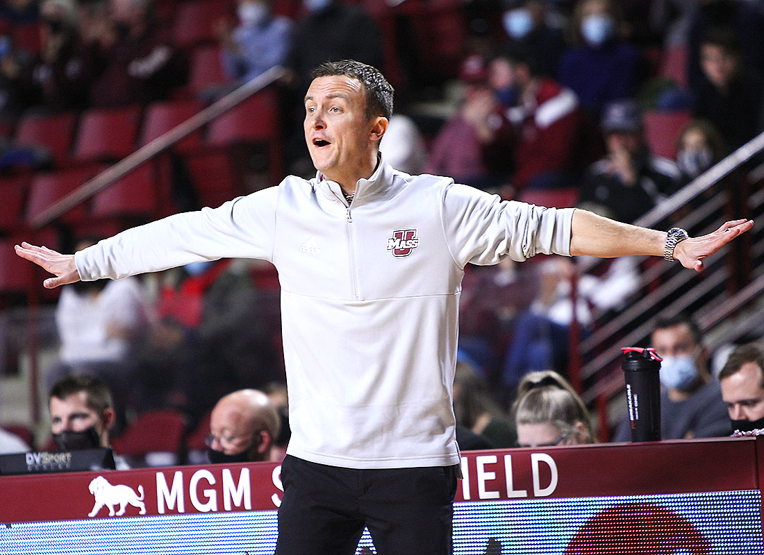 UMass Men's Basketball vs Fairfield 12/19/21 - masslive.com