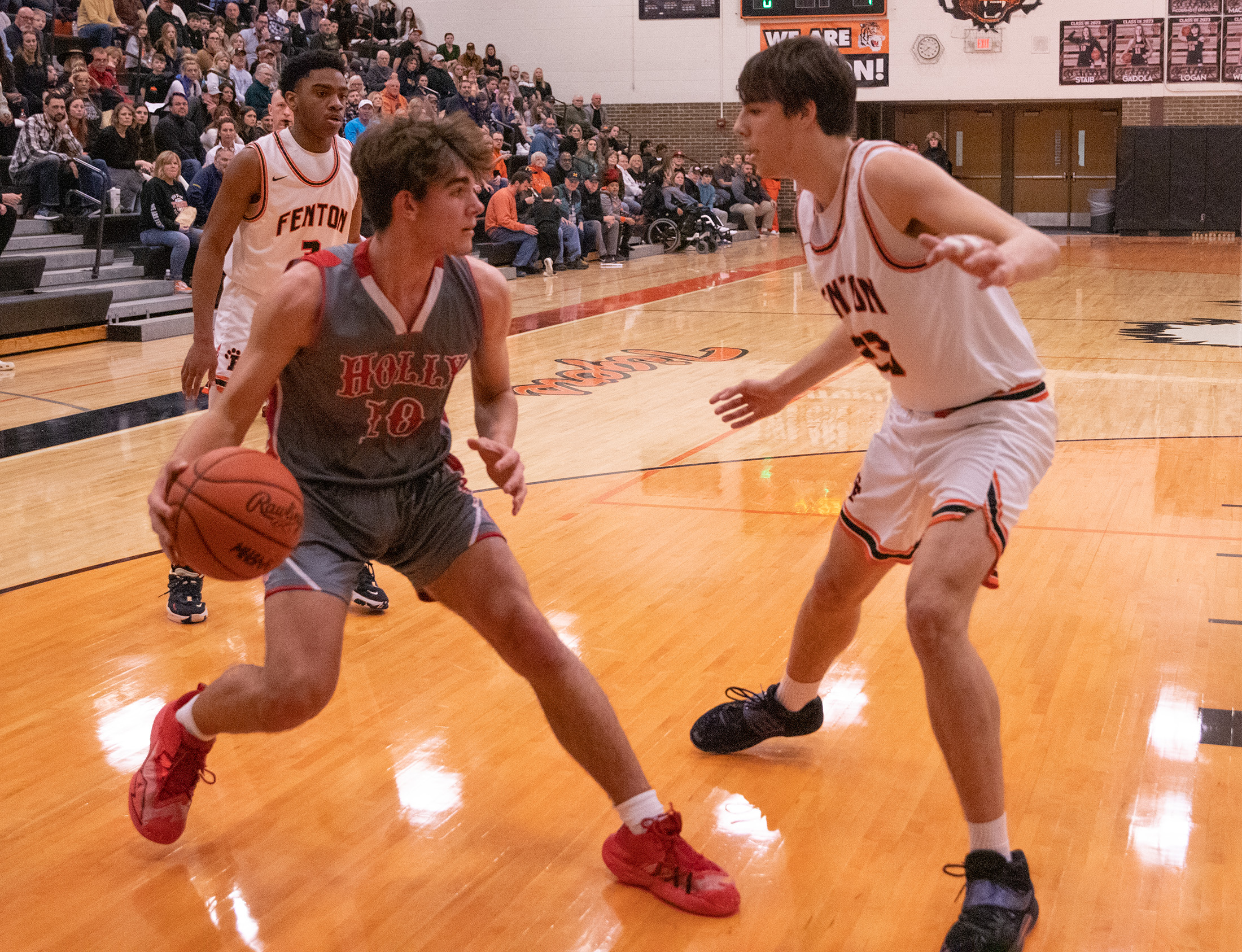 Holly defeats Fenton in Boys Basketball Metro League Championship ...