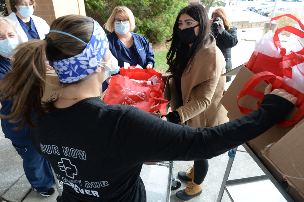 Art Kulikowski Memorial Christmas Surprise for Jefferson Nurses and ...