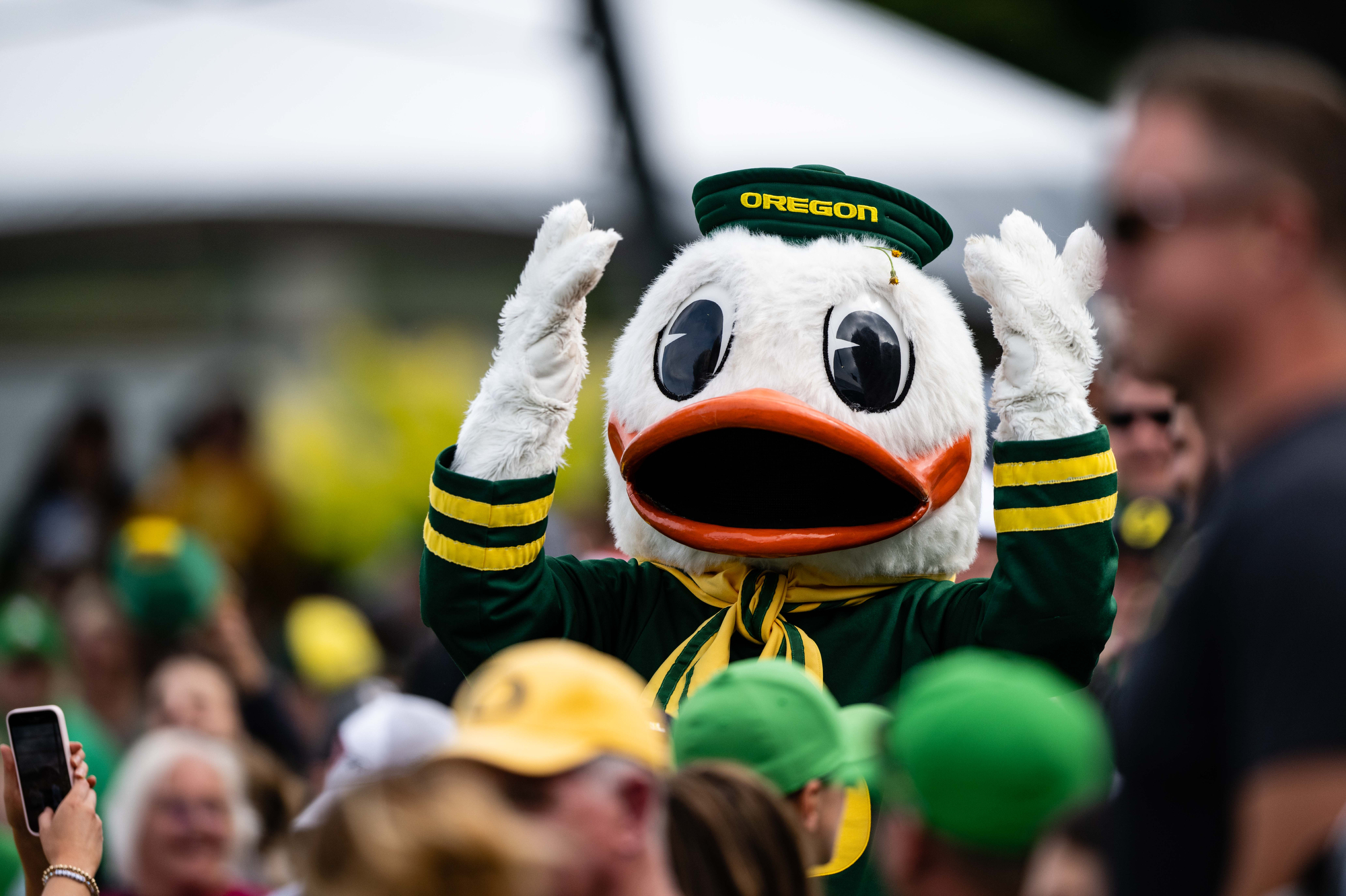 Oregon Ducks vs. Oral Roberts, Eugene Super Regional Game 1 ...