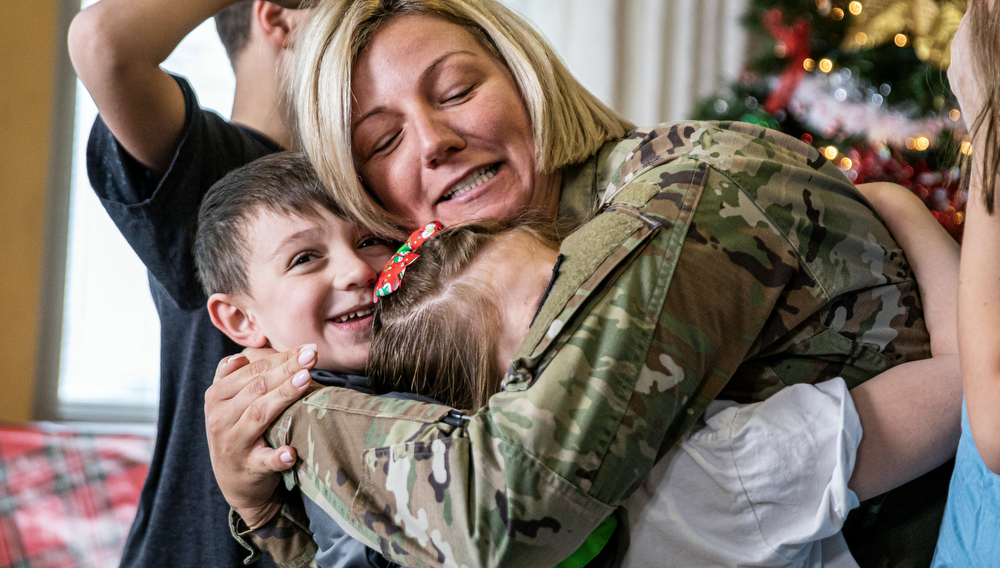 Army mom returns early from deployment surprising kids at school ...