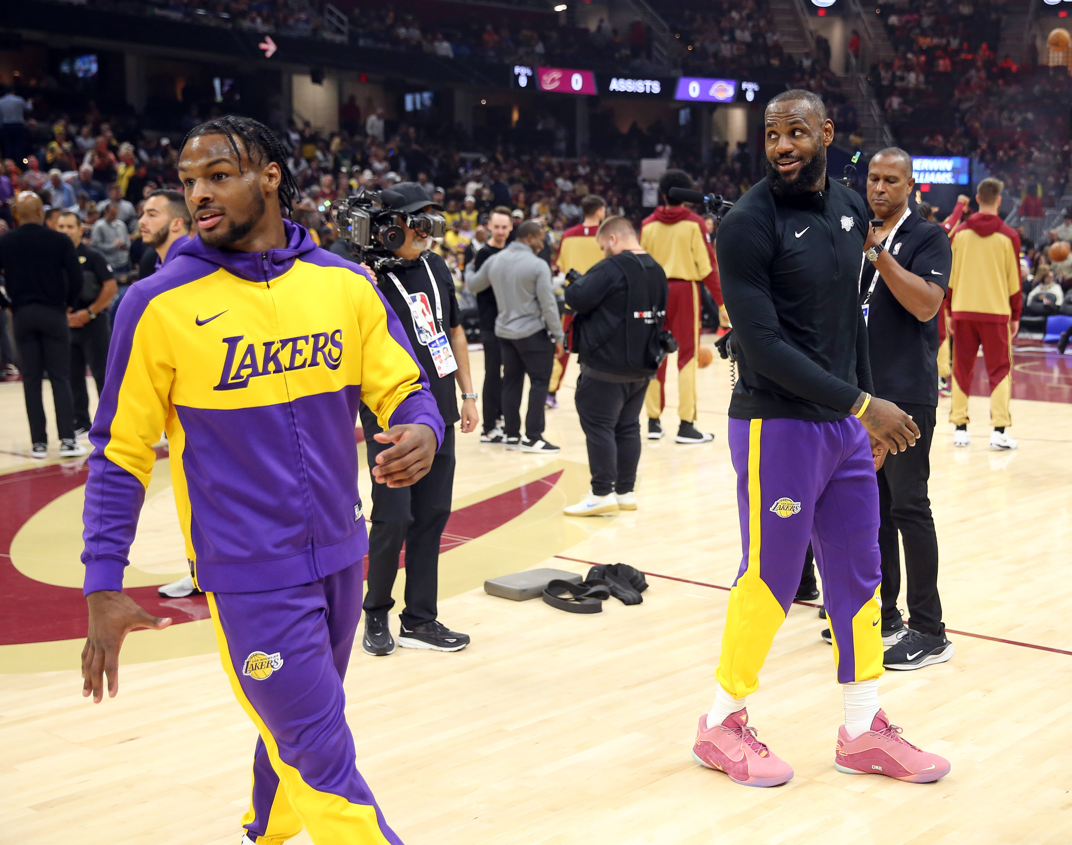 Los Angeles Lakers father/son duo LeBron and Bronny James welcomed to Cleveland, October 30 ...
