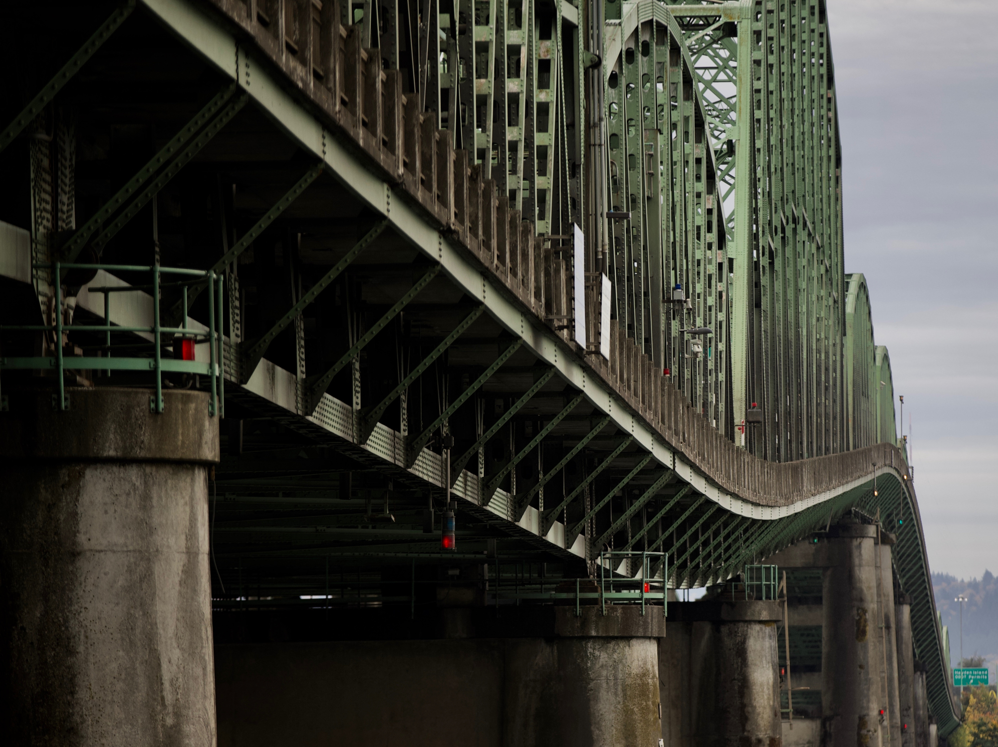 An up-close look at the aging 100-year-old Interstate 5 bridge ...