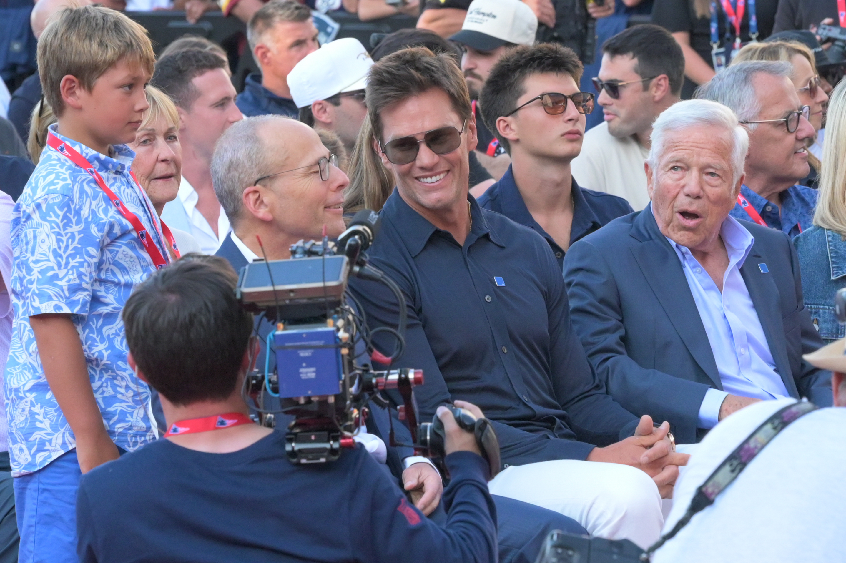 Tom Brady statue unveiled at Gillette Stadium - masslive.com