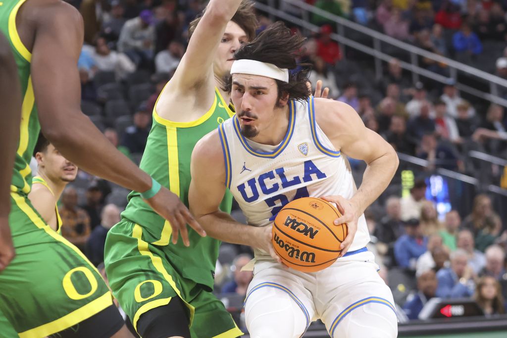 Oregon Ducks vs. UCLA at Pac-12 men's basketball tournament ...