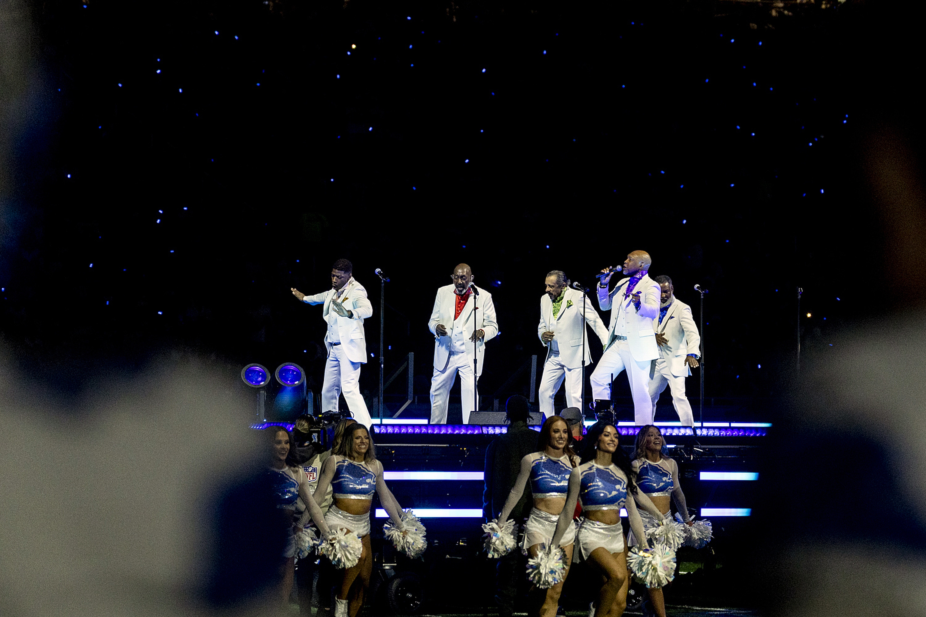 The Temptations bring Motown classics, iconic moves to NFL halftime ...