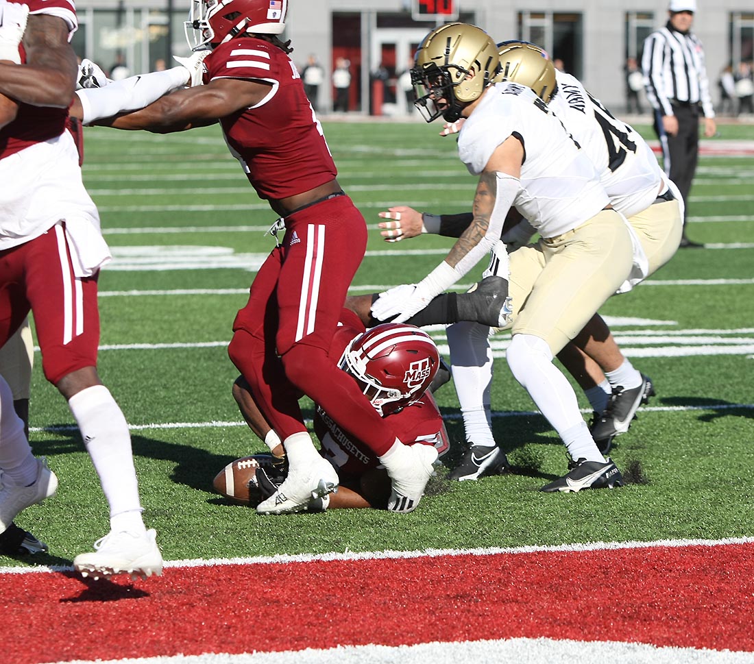 UMass Football vs Army 11/26/22 - masslive.com
