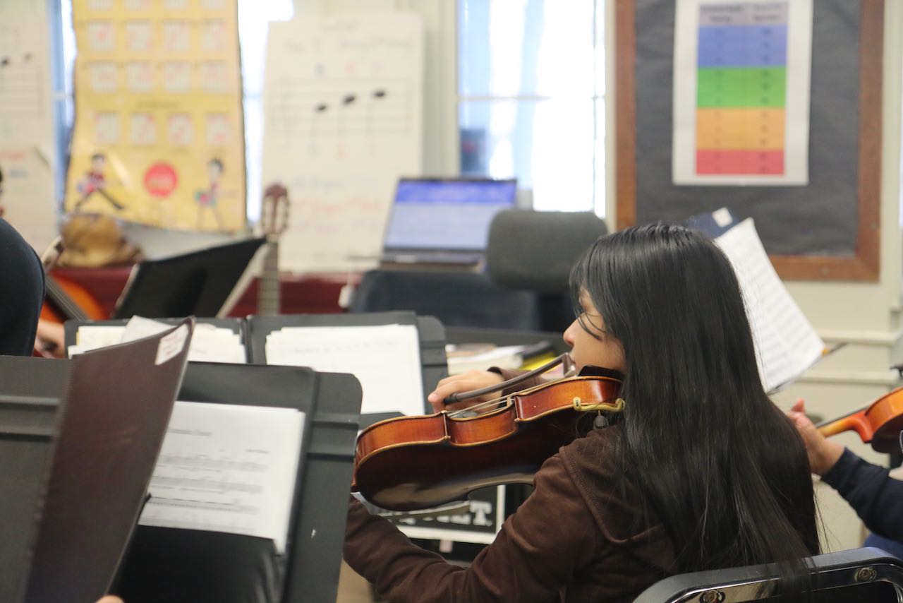 Staten Island music educator brings joy of strings instruments to ...