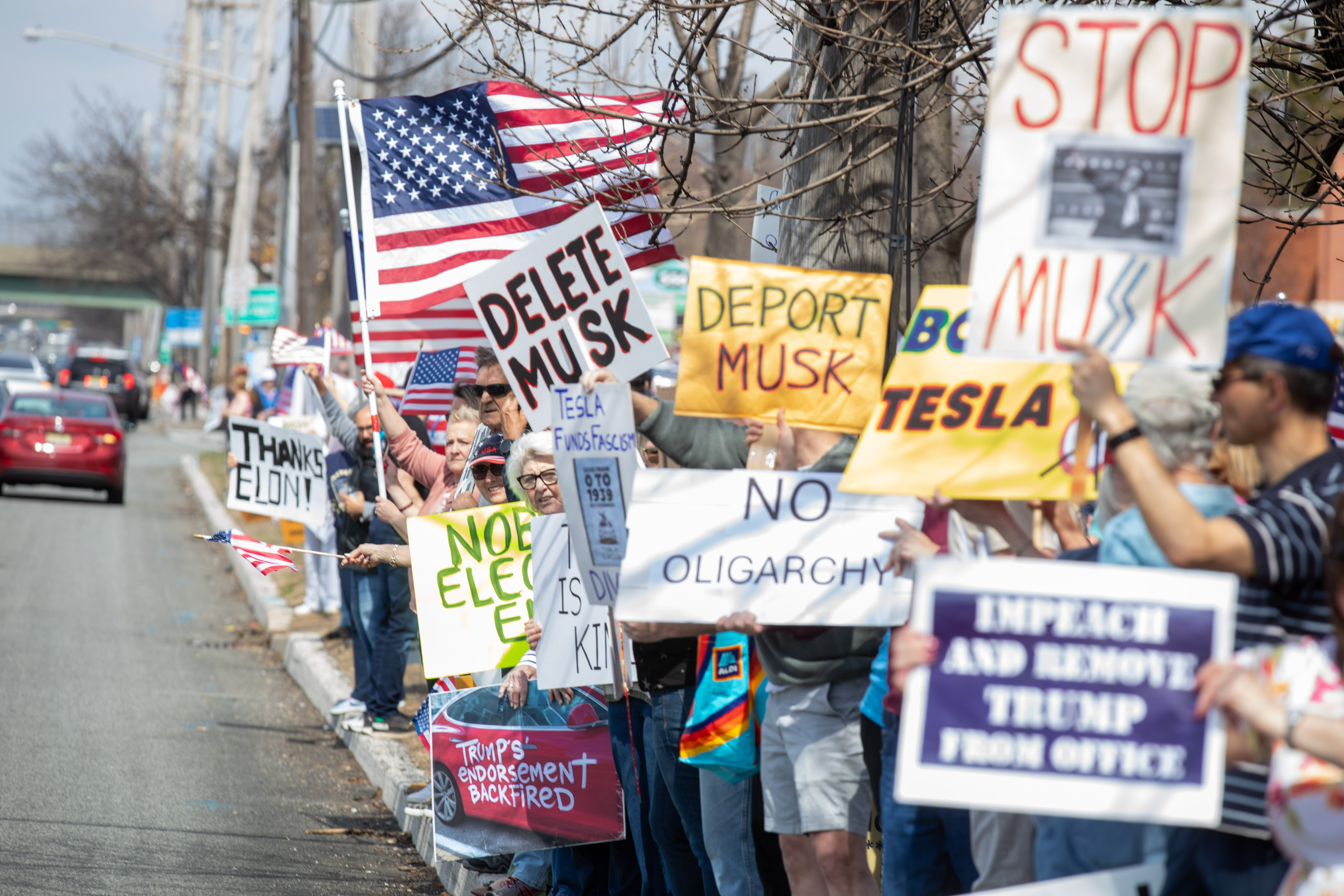Hundreds show up at Tesla in Paramus - nj.com