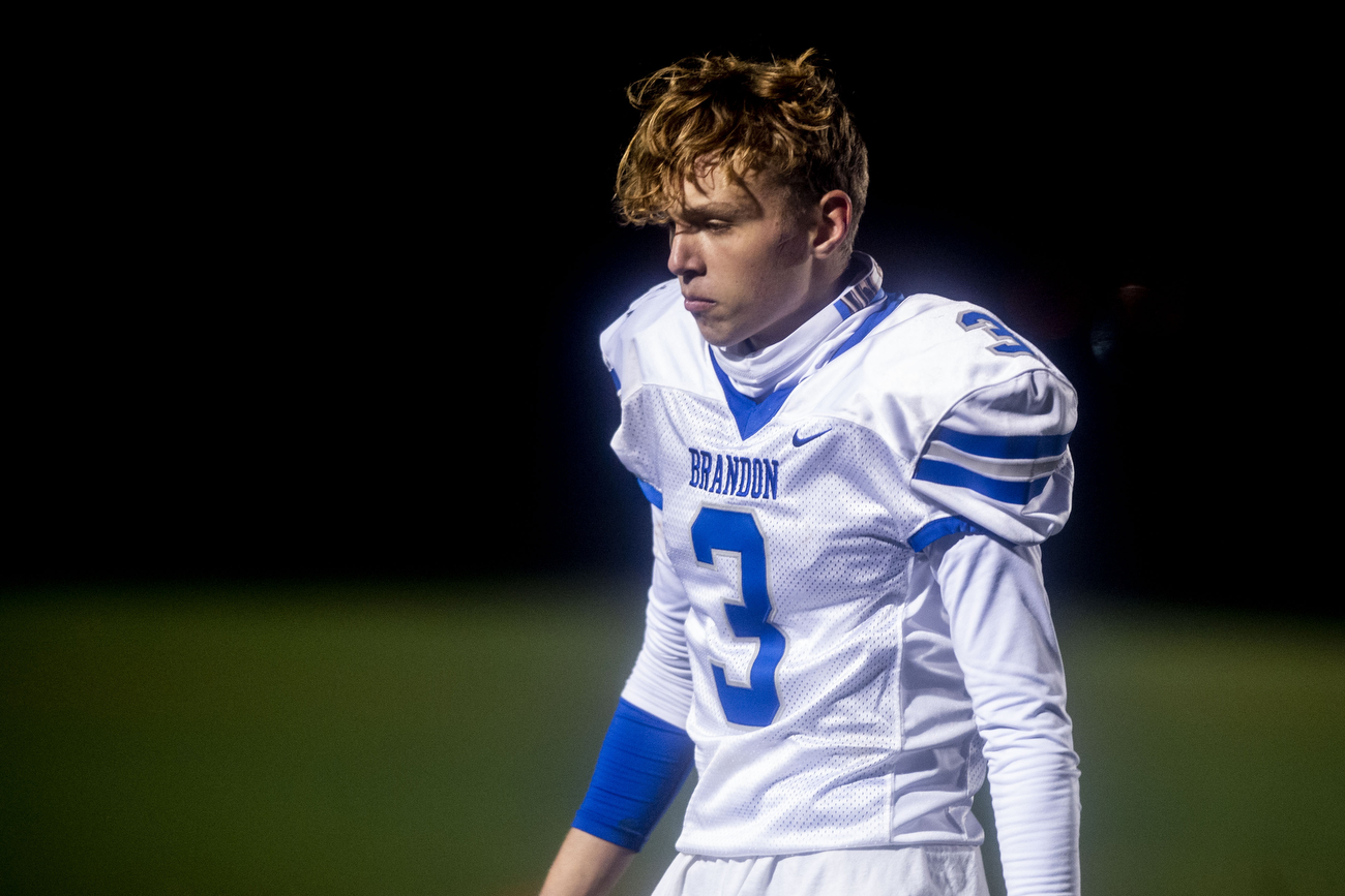 Fenton clinches Flint Metro League title with 33-21 win over Ortonville ...