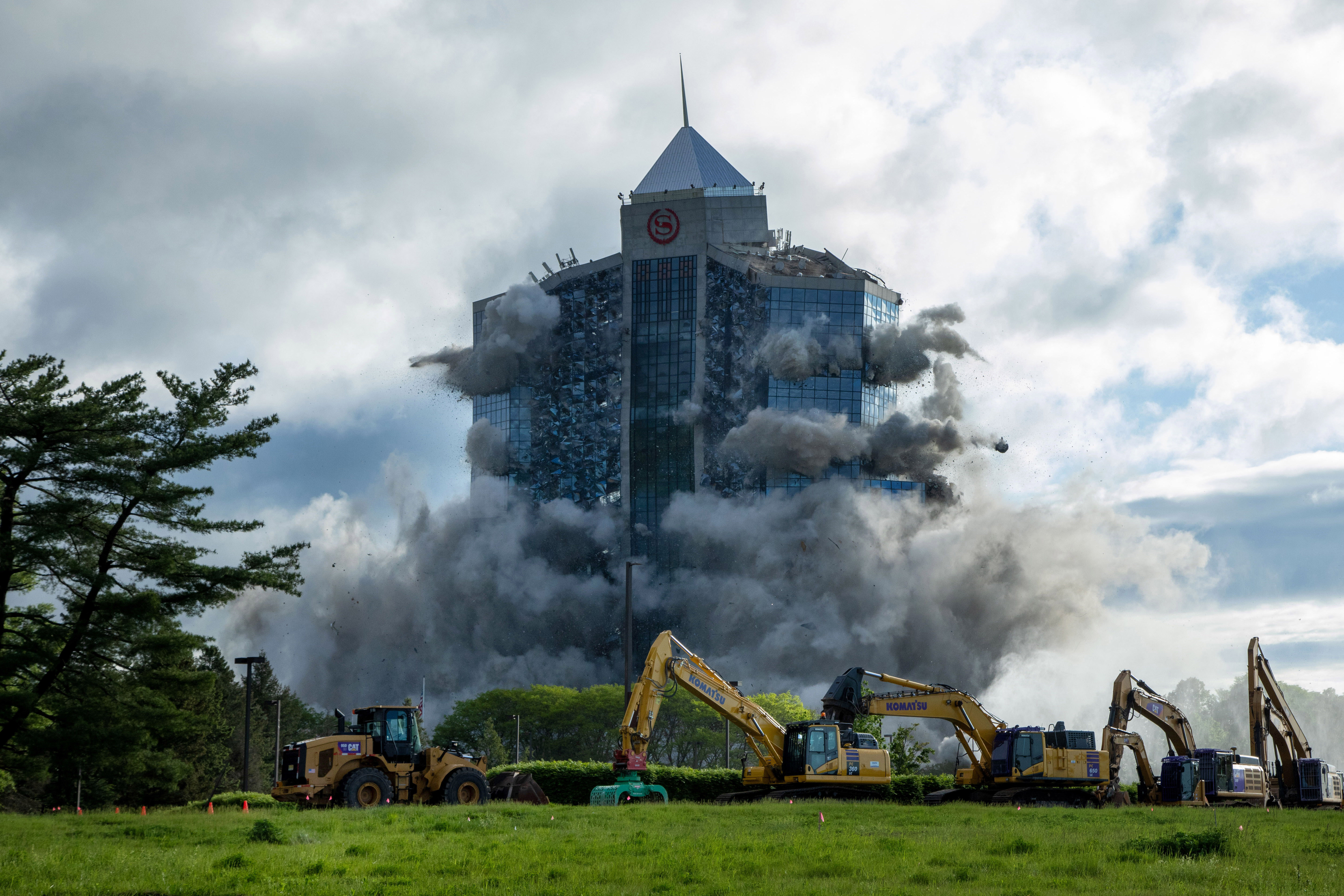 Sheraton Demolition Mahwah - nj.com