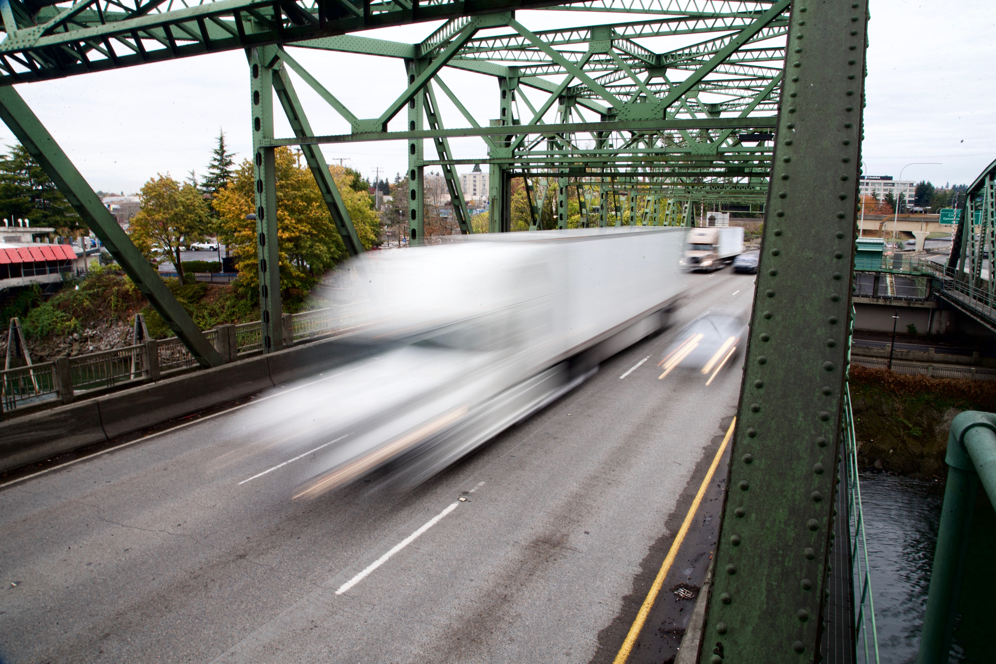 An up-close look at the aging 100-year-old Interstate 5 bridge ...