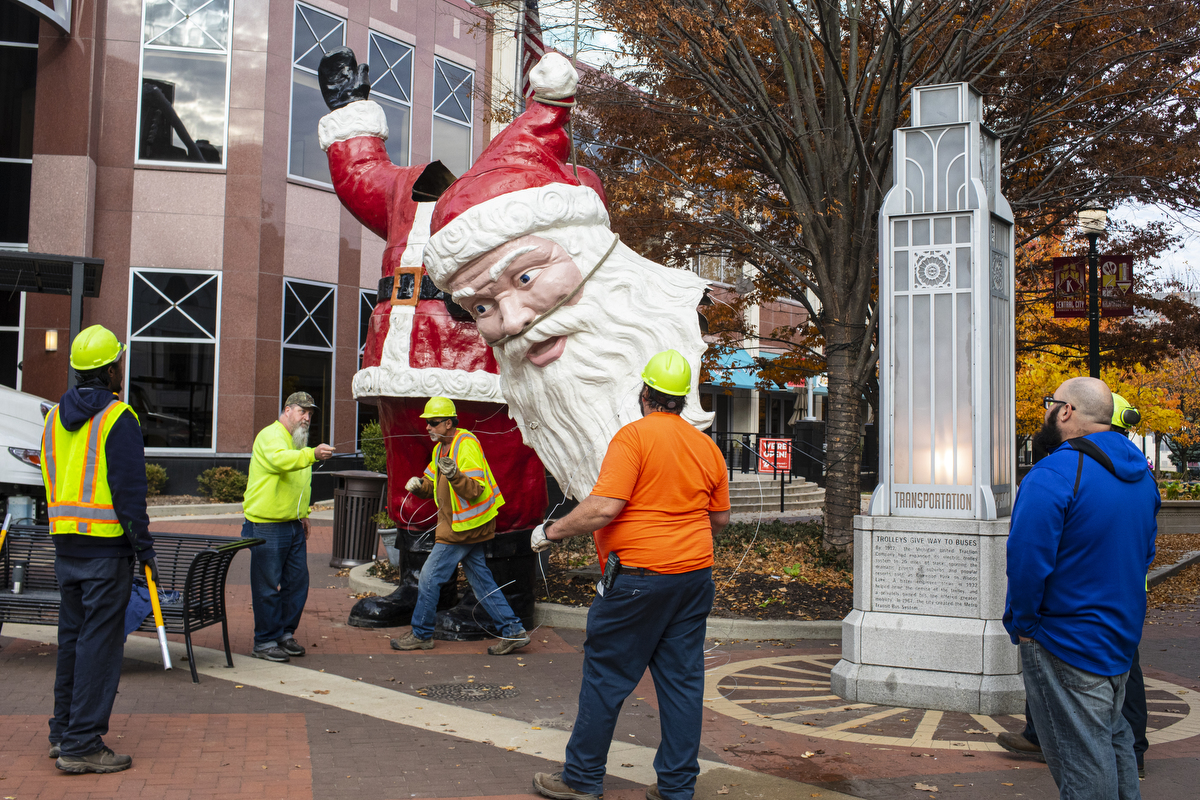 17-foot Santa Claus installed in downtown Kalamazoo - mlive.com