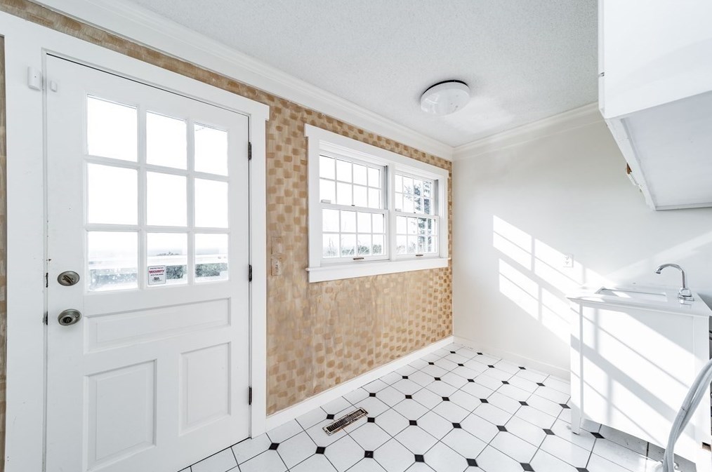 House of the Week: Wilbraham Mountain home offers sweeping views of ...