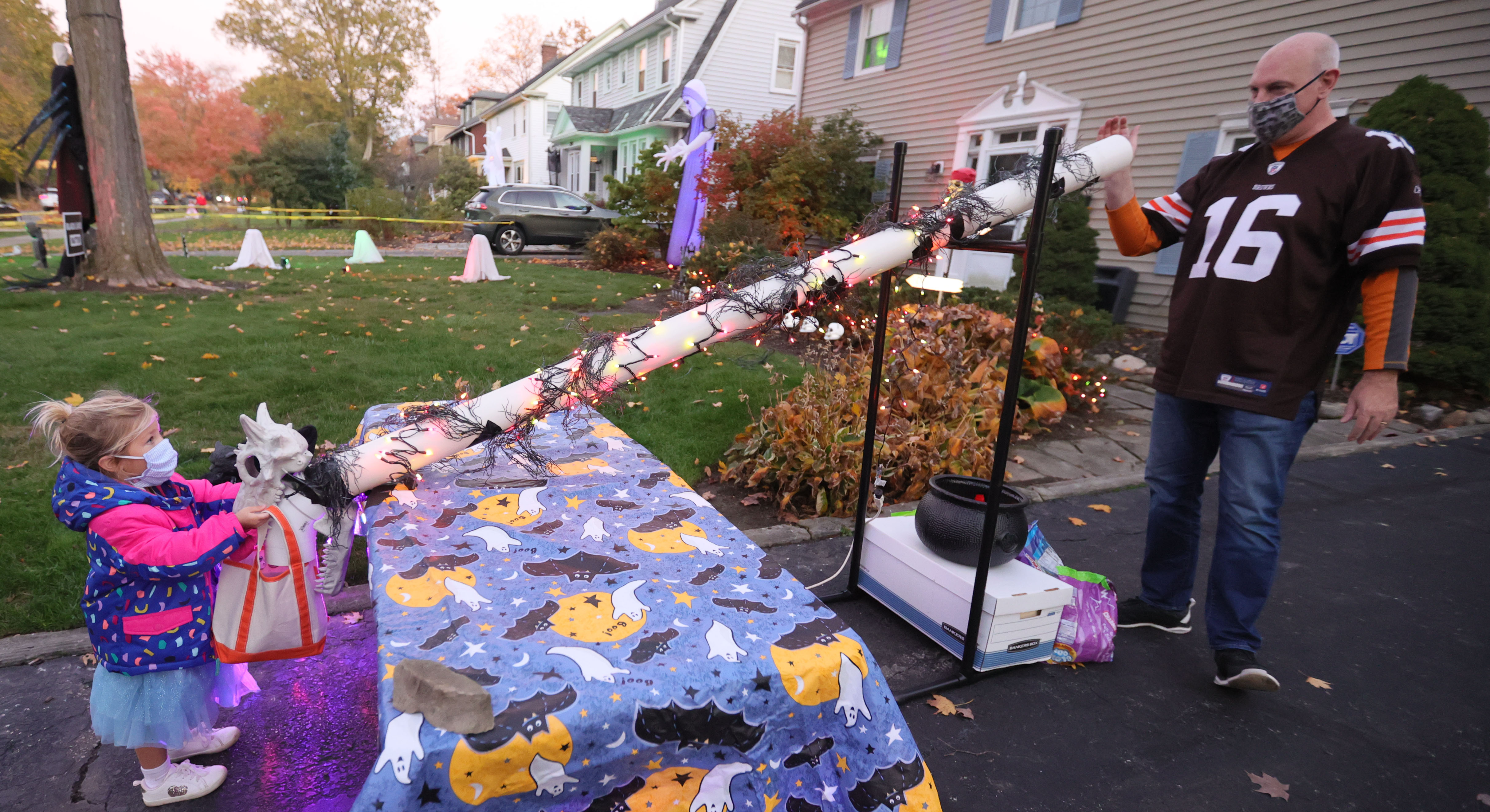 Halloween trick-or-treating in Cleveland Heights, October 31, 2020 ...