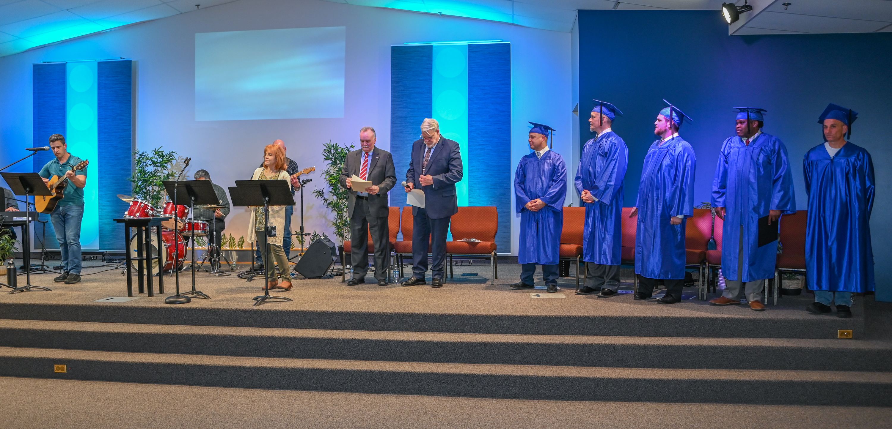 Rehabilitated graduates honored at Springfield Rescue Mission ceremony ...