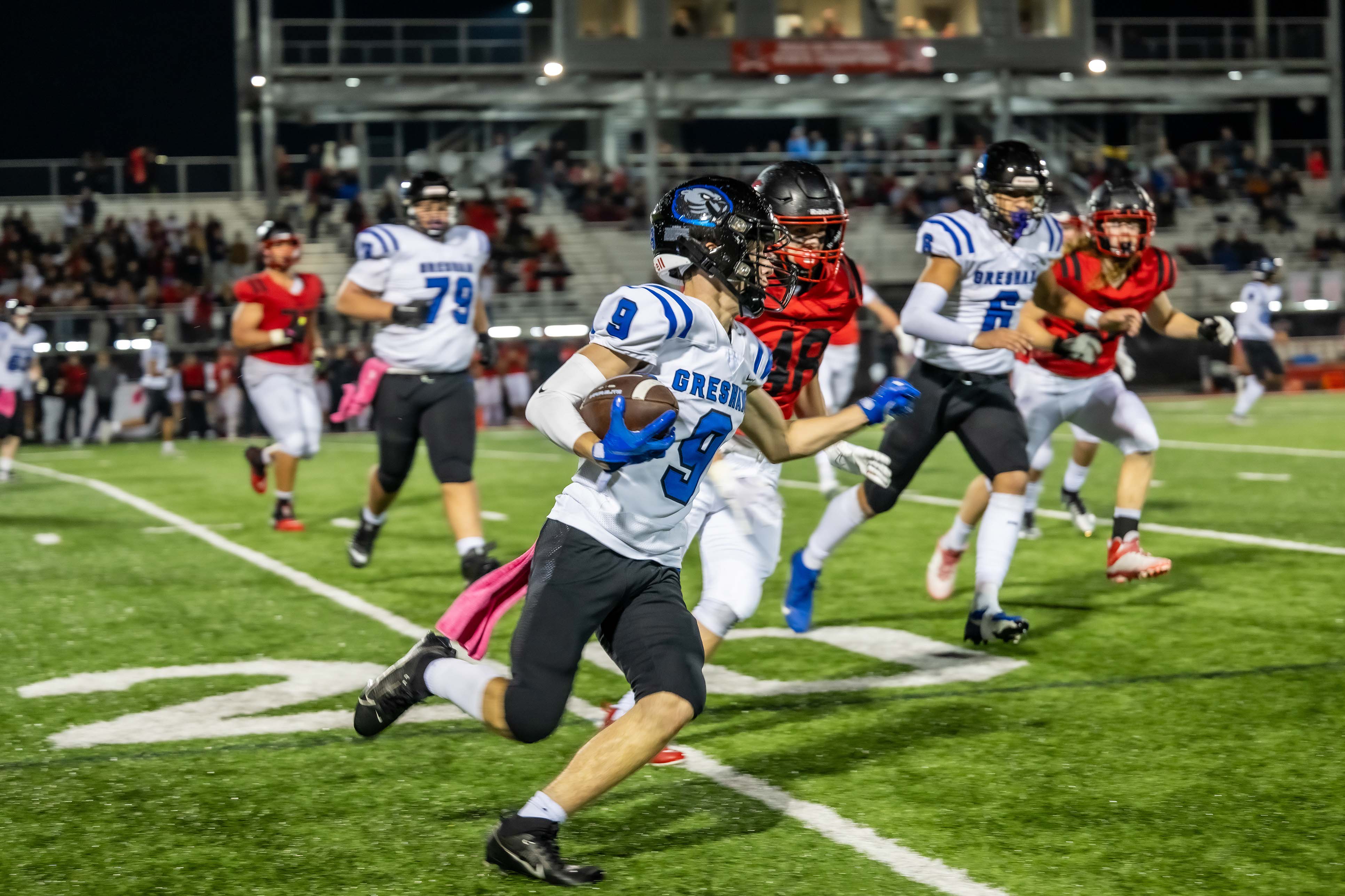 Oregon high school football: Clackamas Cavaliers vs Gresham Gophers ...