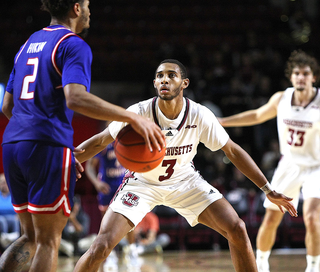 UMass Men's Basketball vs UMass Lowell 12/8/22 - masslive.com