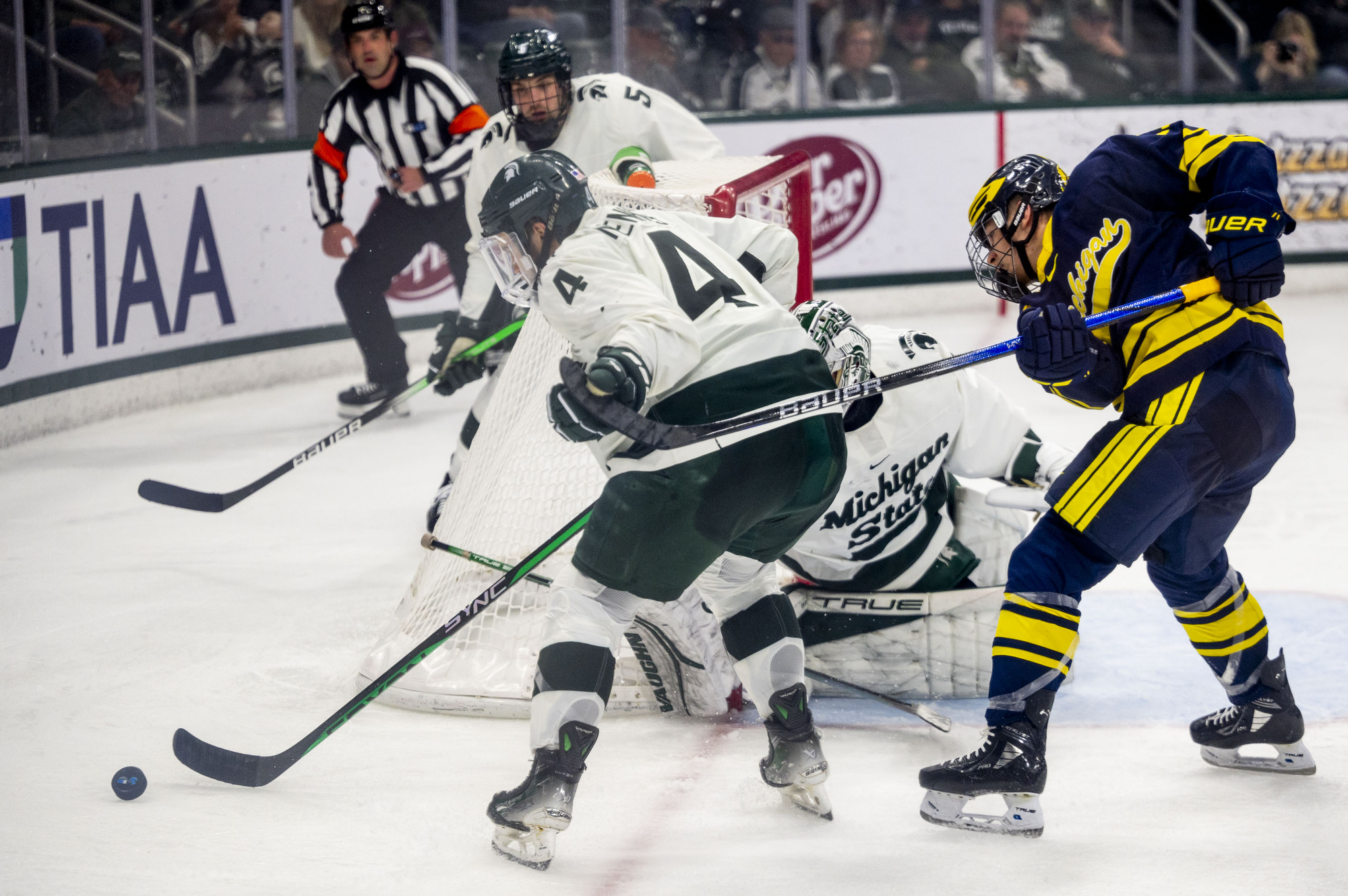Michigan and Michigan State ice hockey face off for Big Ten ...