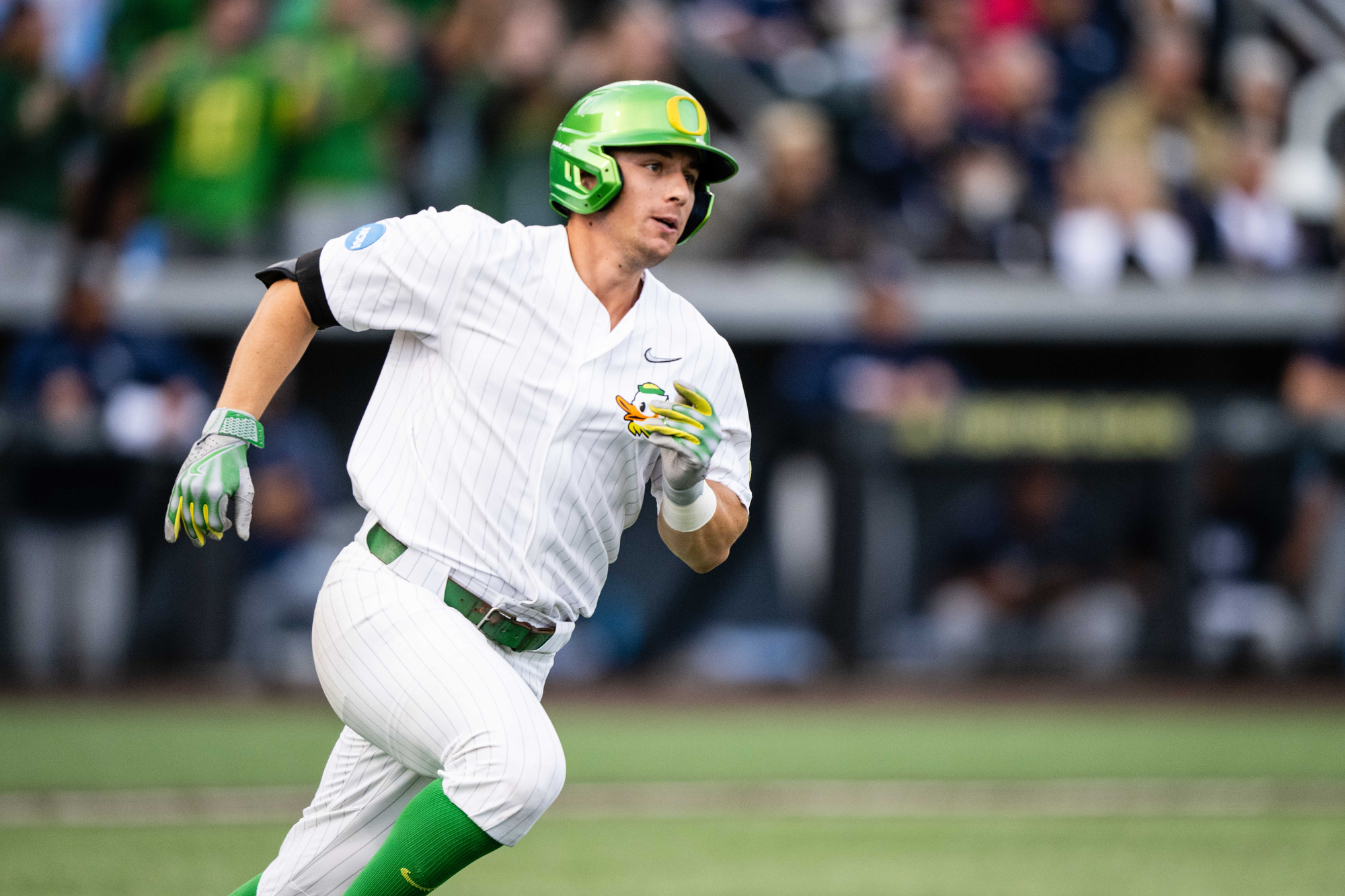 Oregon Ducks vs. Oral Roberts, Eugene Super Regional Game 1 ...