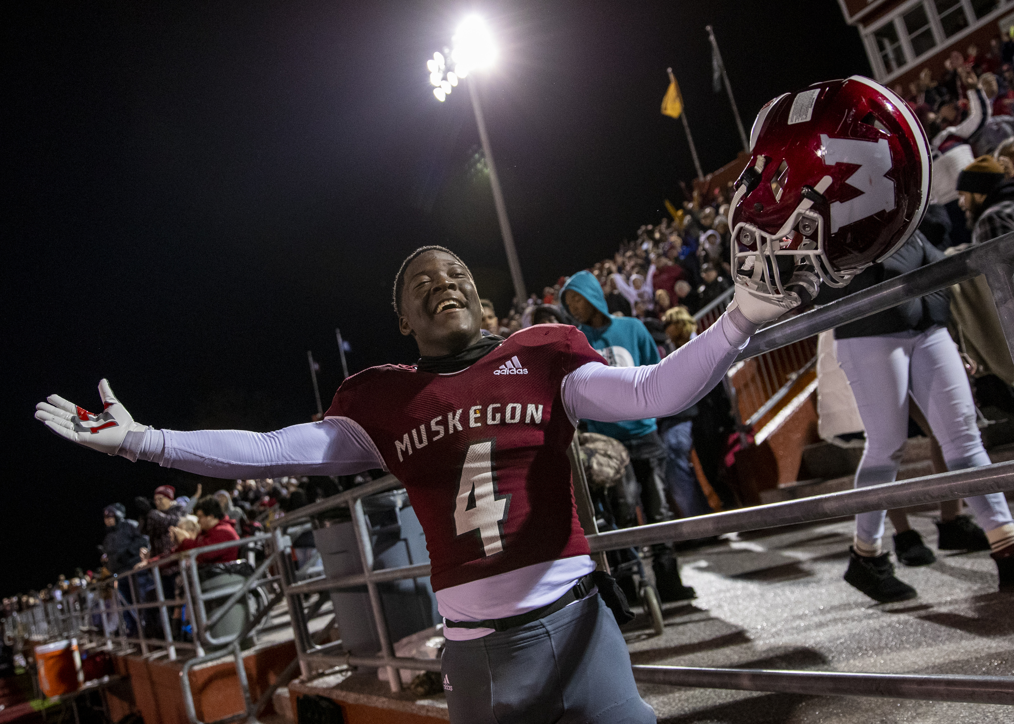 Muskegon football defeats Mona Shores 55-35 - mlive.com