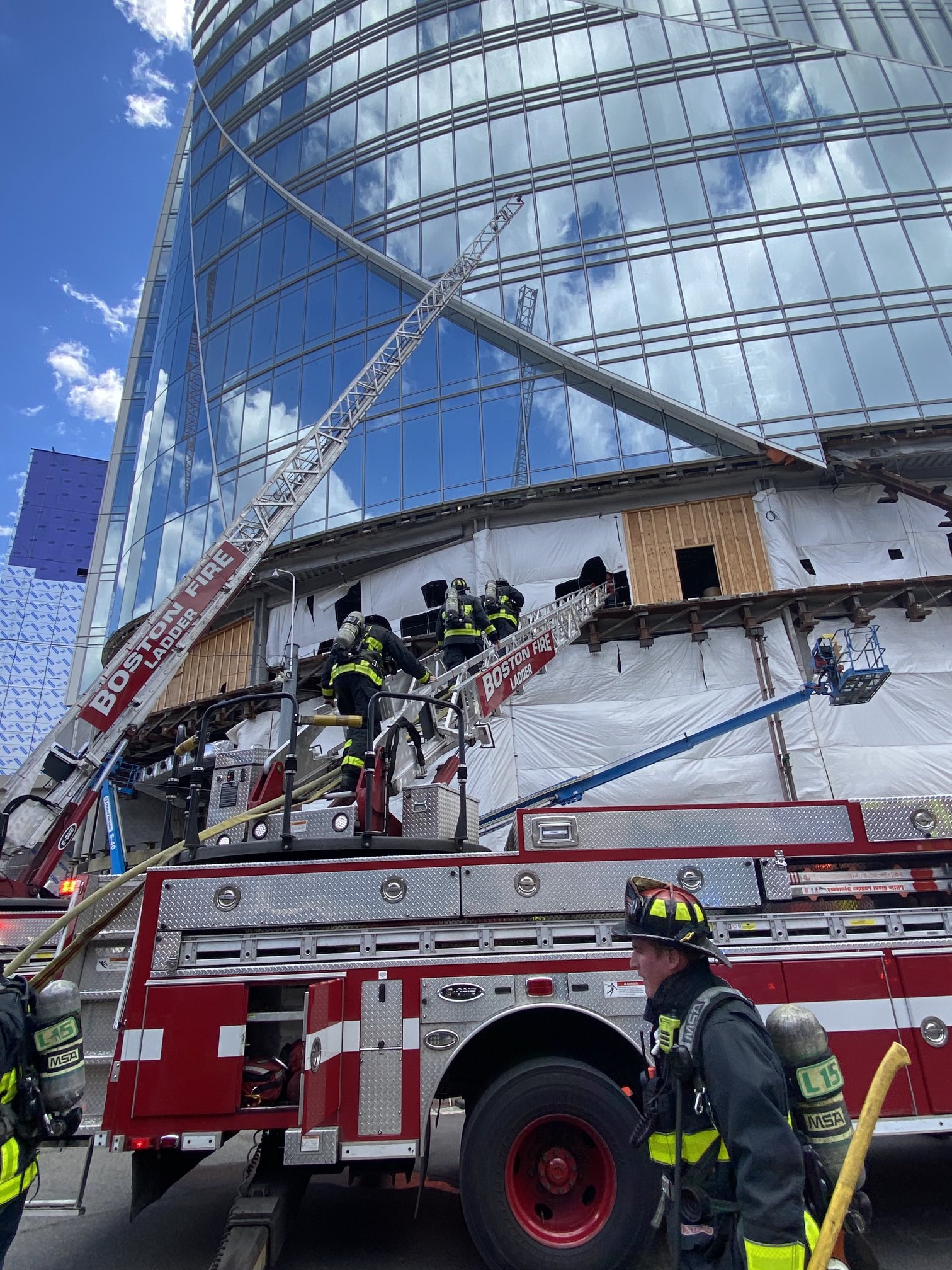 Fire breaks out at 43-story high rise in Downtown Boston - masslive.com