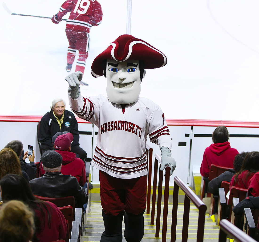 UMass Hockey vs Harvard 11/22/24 - masslive.com