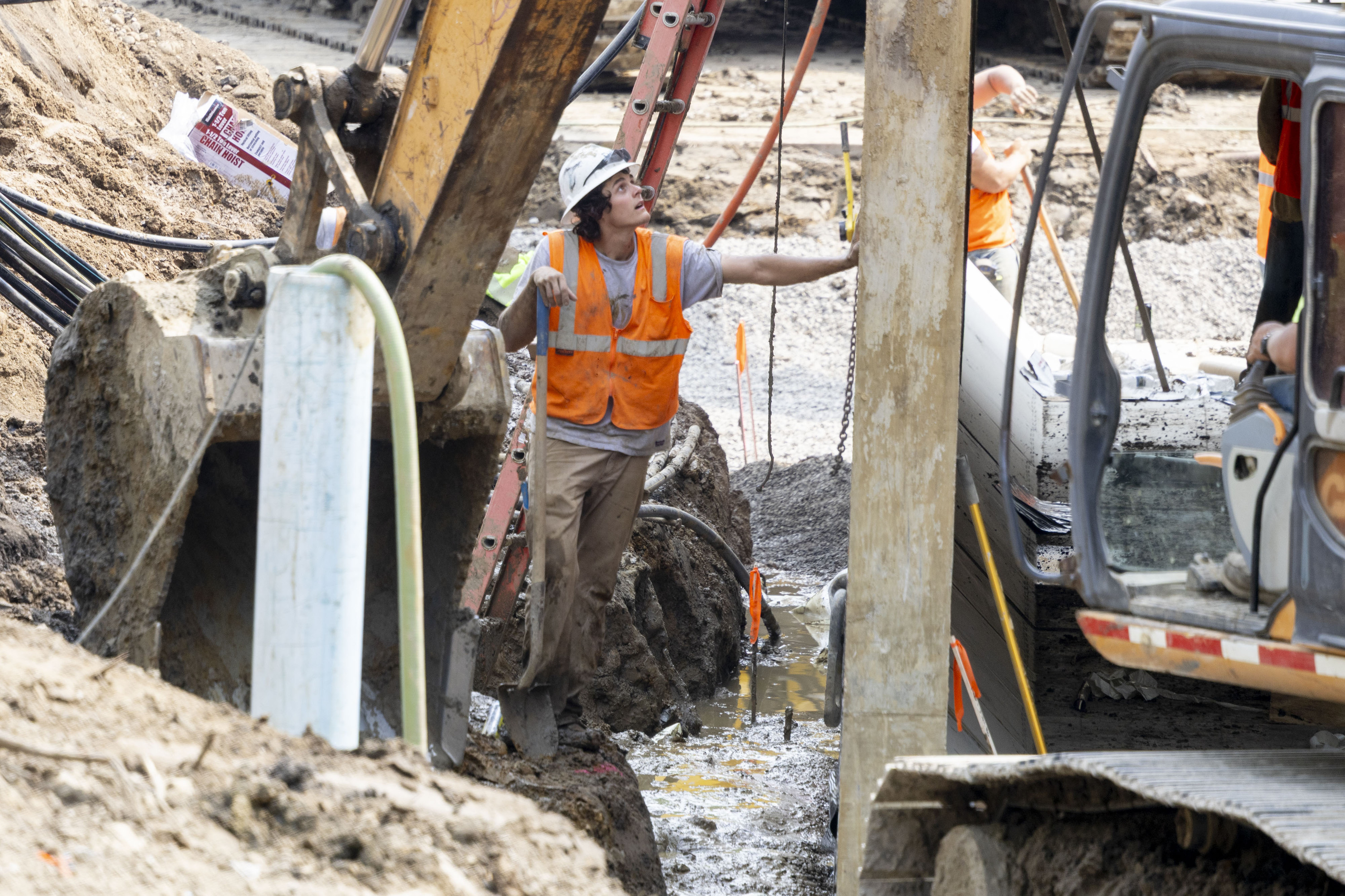 Crews install tunnel below railroad tracks between Bandemer Park and ...