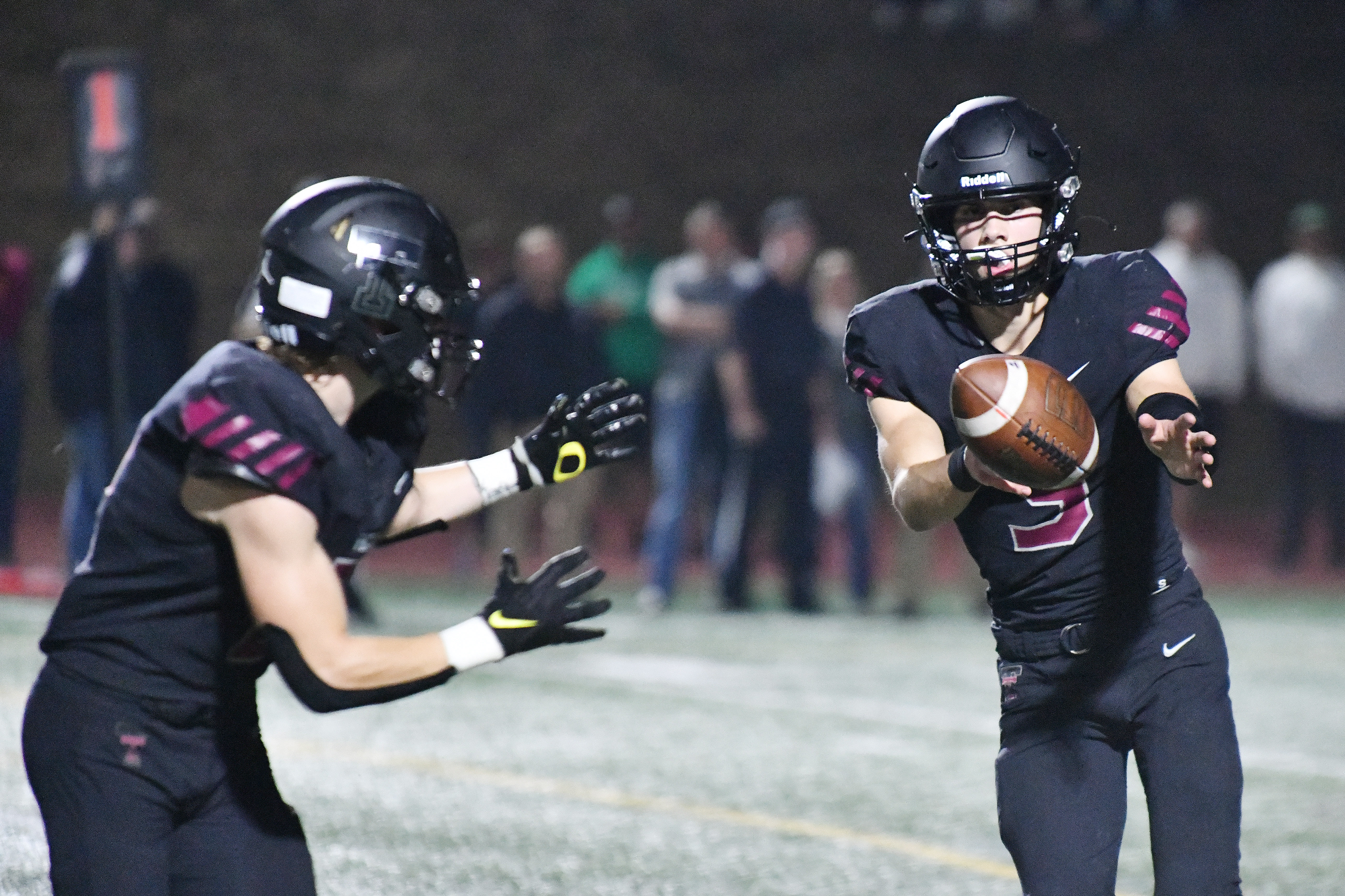 Tualatin Timberwolves vs West Linn Lions football - oregonlive.com