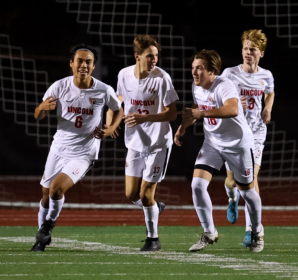 Lincoln Cardinals vs Jesuit Crusaders boys soccer - oregonlive.com