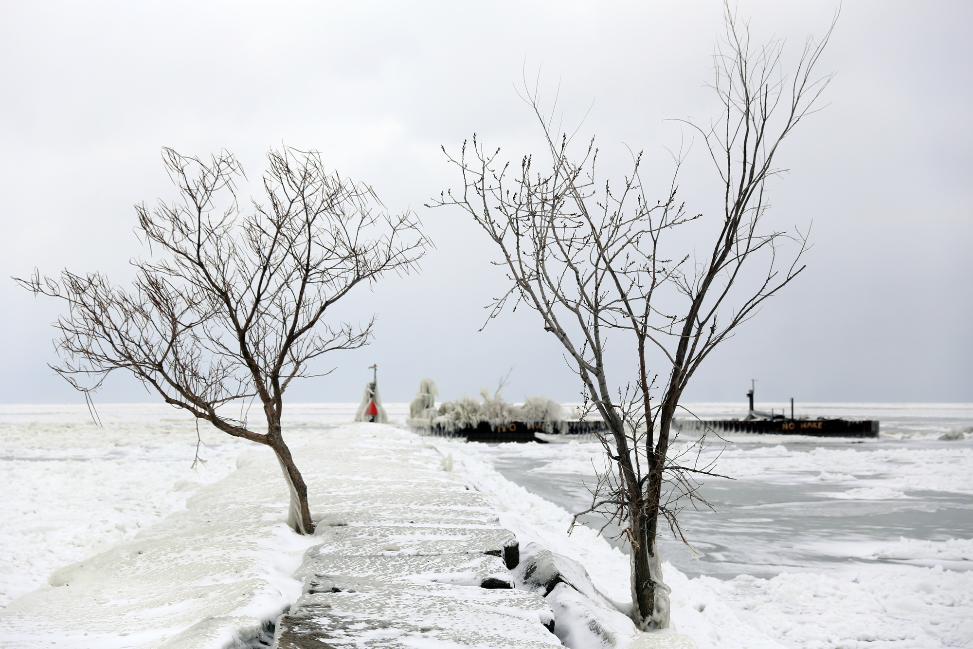 Ice and snow along Lake Erie - cleveland.com