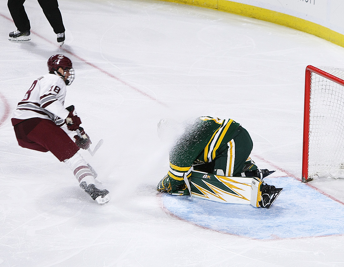 UMass Hockey vs Northern Michigan 10/4/25 - masslive.com
