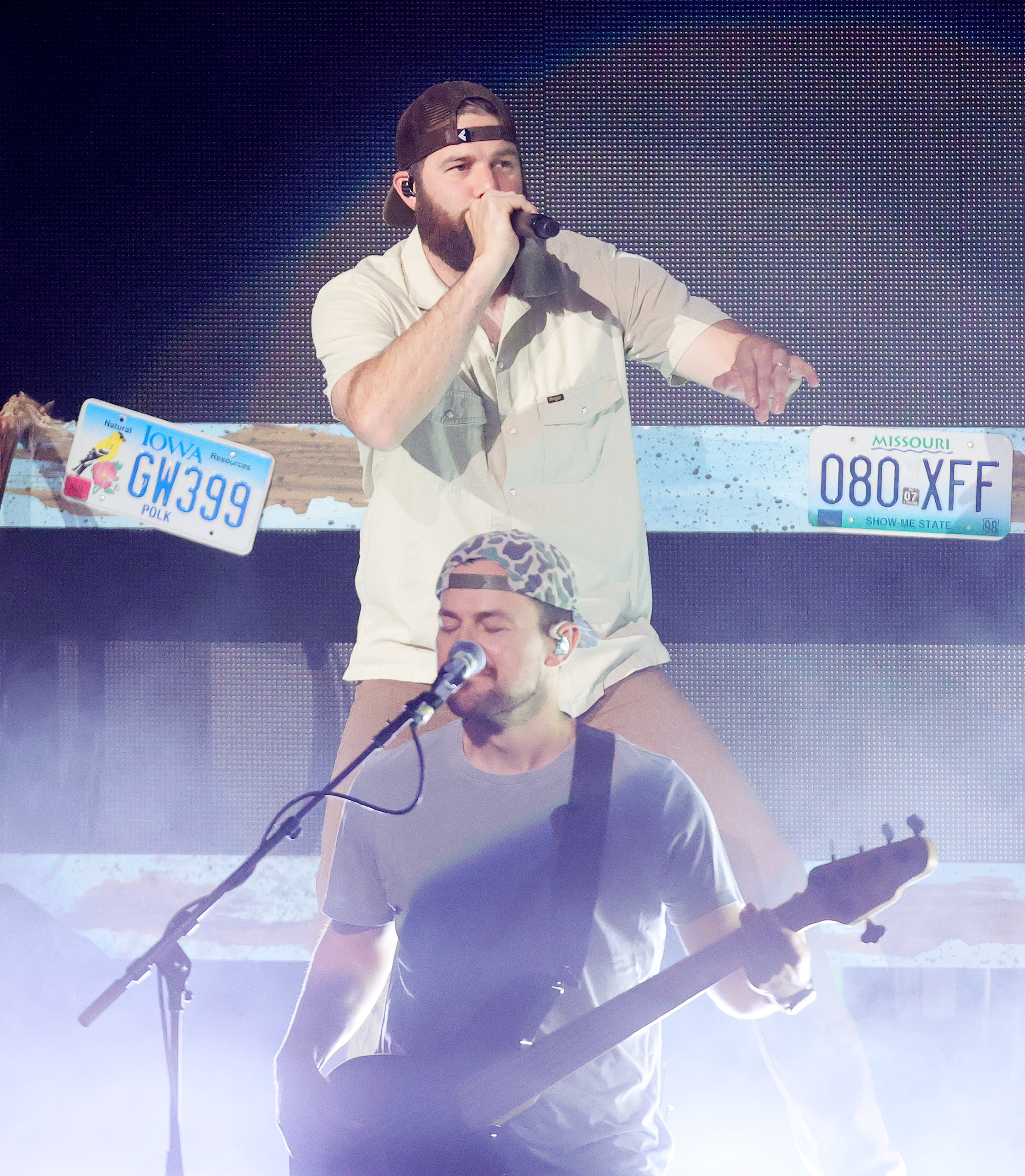 Country music singer Dierks Bentley stops at Blossom Music Center ...