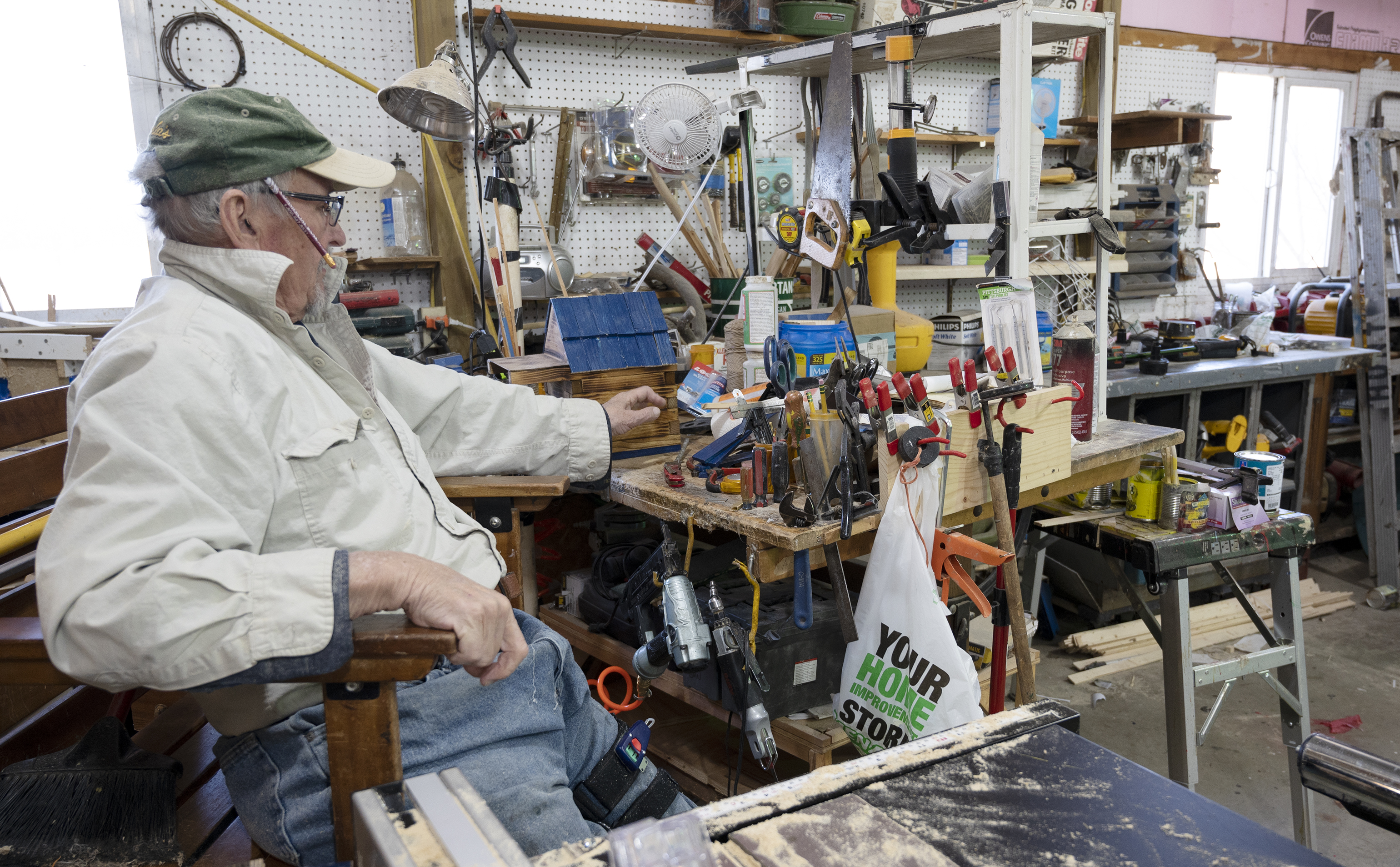 Leon Hunt builds birdhouses to raise money for veteran group - mlive.com