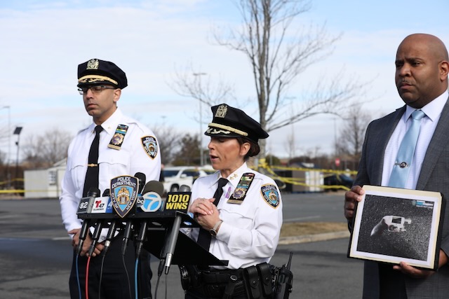 Shooting at Staten Island shopping center - silive.com