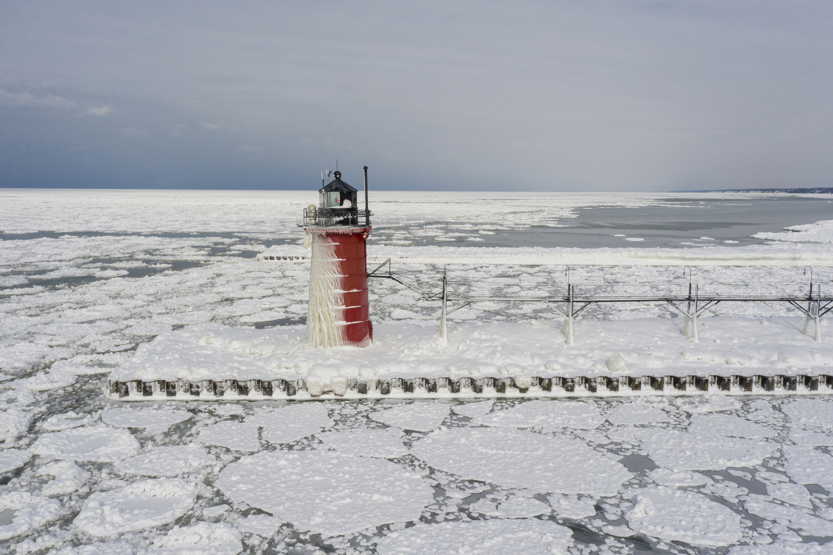 Ice takes over Lake Michigan shoreline in South Haven - mlive.com