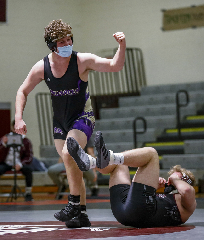 Colonial League wrestling final: Palisades vs. Bangor ...