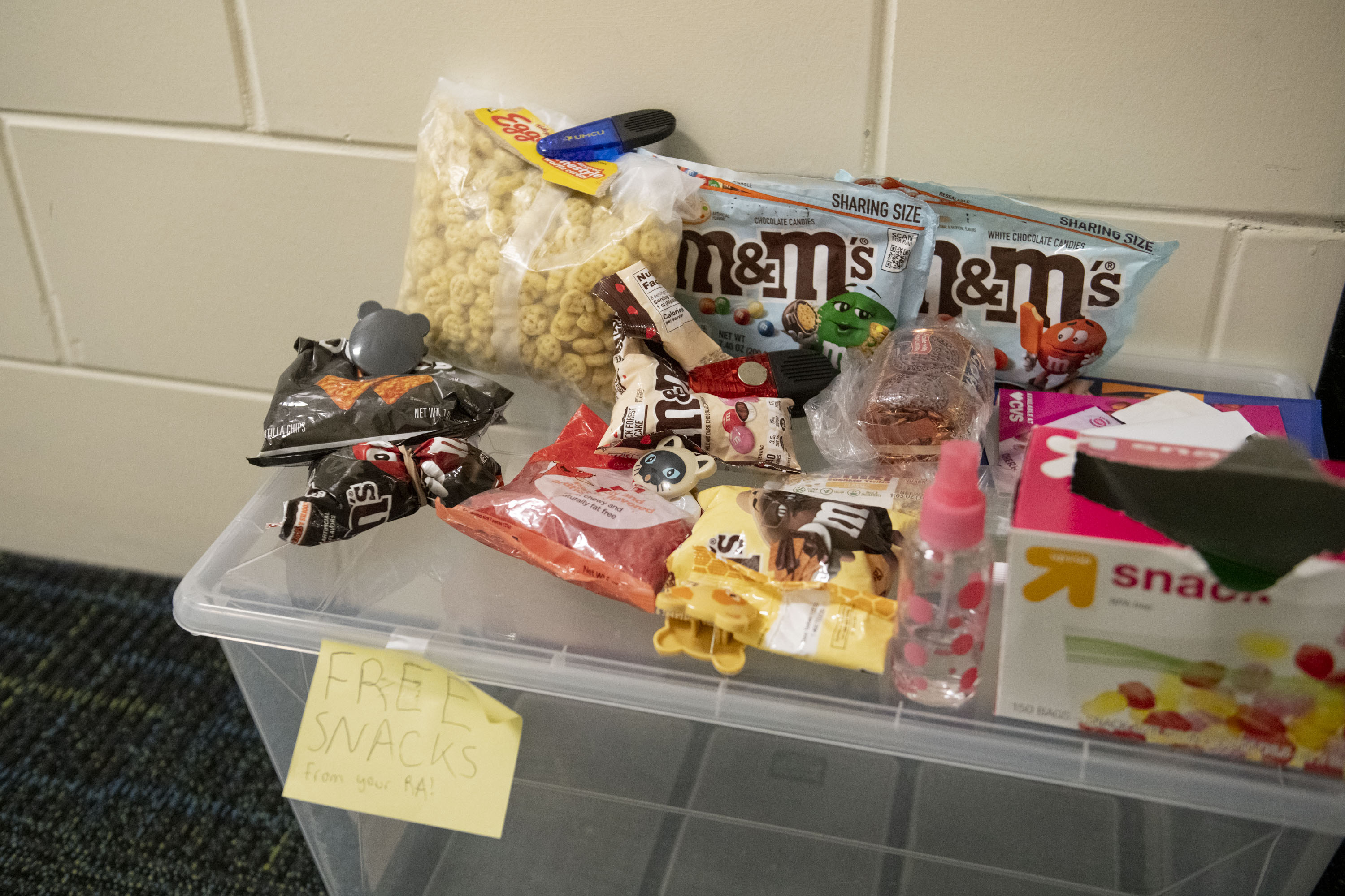 UM Move in Day 2023 - Students move in to Bursley Hall on North Campus ...