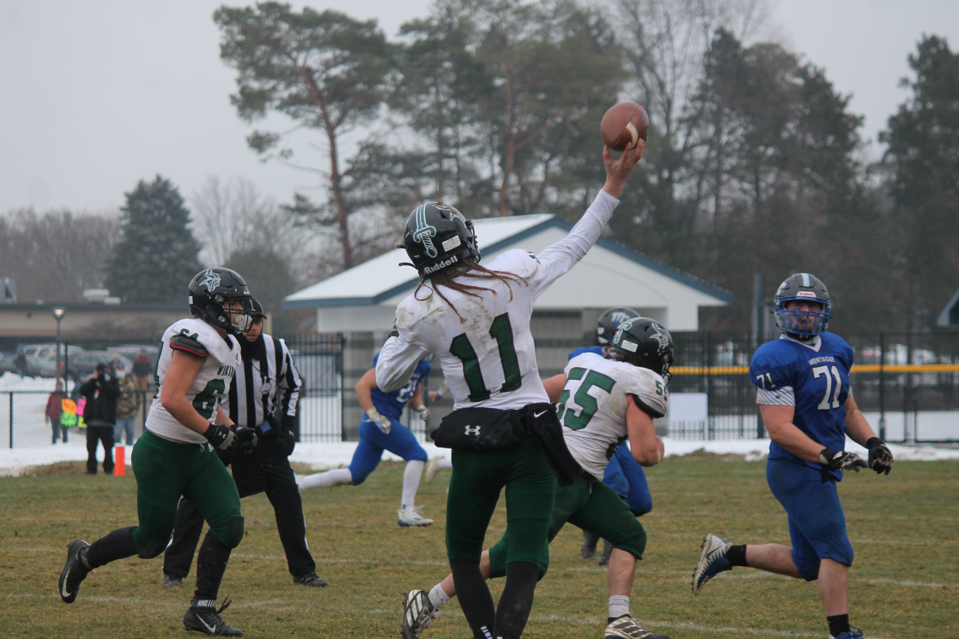 No. 1 Montague faces Grayling in Division 6 football semifinal - mlive.com