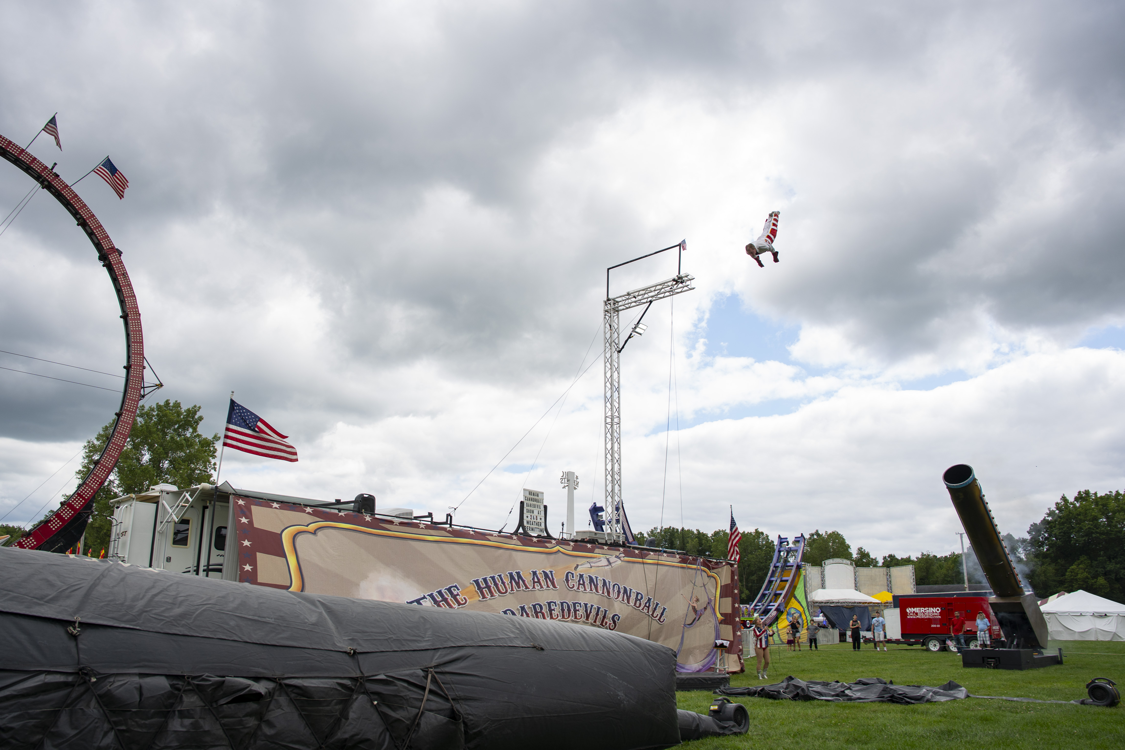 Family of human cannonballs performs at the Genesee County Fair - mlive.com