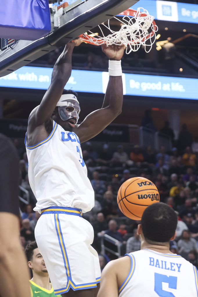 Oregon Ducks vs. UCLA at Pac-12 men's basketball tournament ...