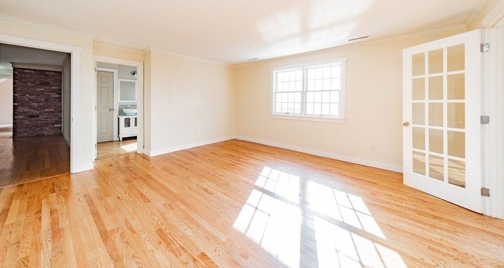 House of the Week: Wilbraham Mountain home offers sweeping views of ...