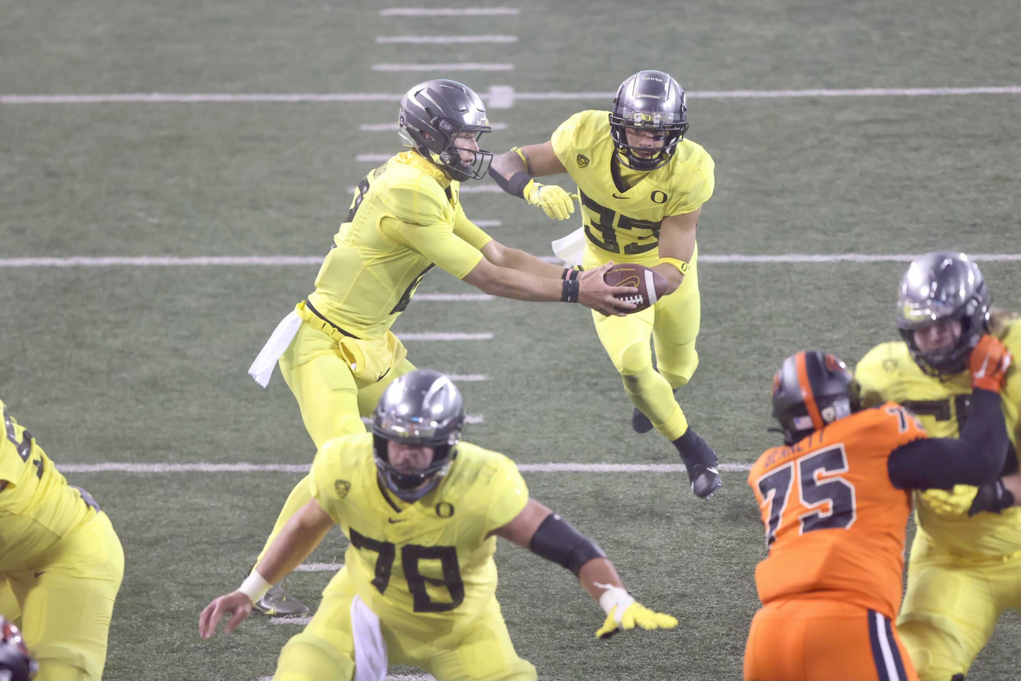 Oregon Ducks vs. Oregon State Beavers football: Nov. 27, 2020 ...